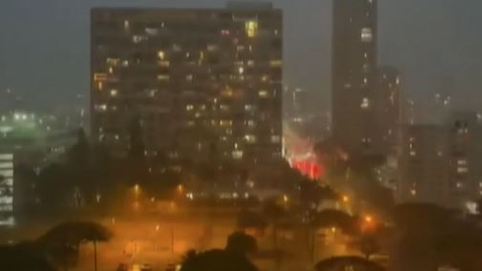Lightning strike knocks out power in Honolulu | US News | Sky News