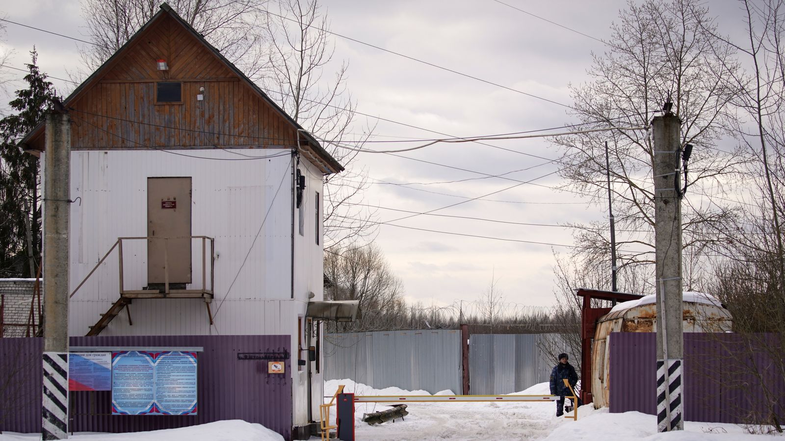 Alexei Navalny: 'Psychological torture and self-isolation' inside Putin ...