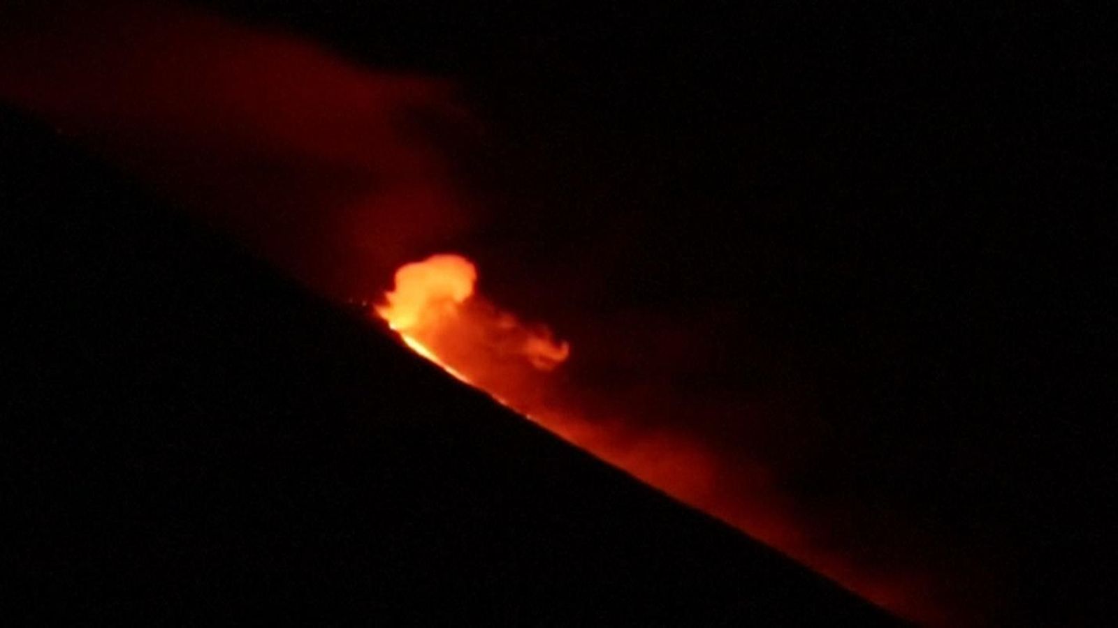 Guatemala's Pacaya volcano erupts | World News | Sky News