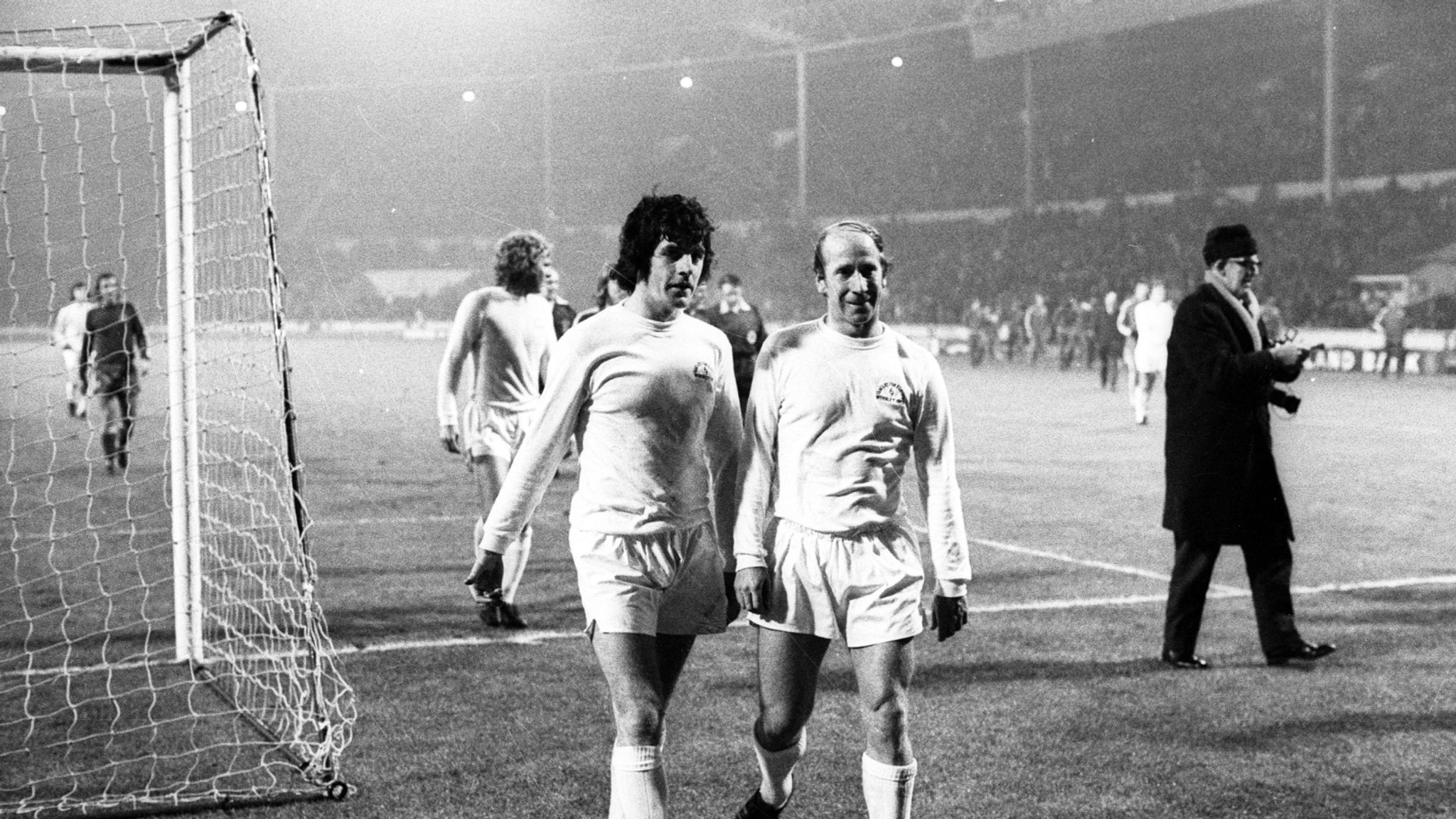 Peter Lorimer death: Tributes paid to Leeds United record goalscorer ...