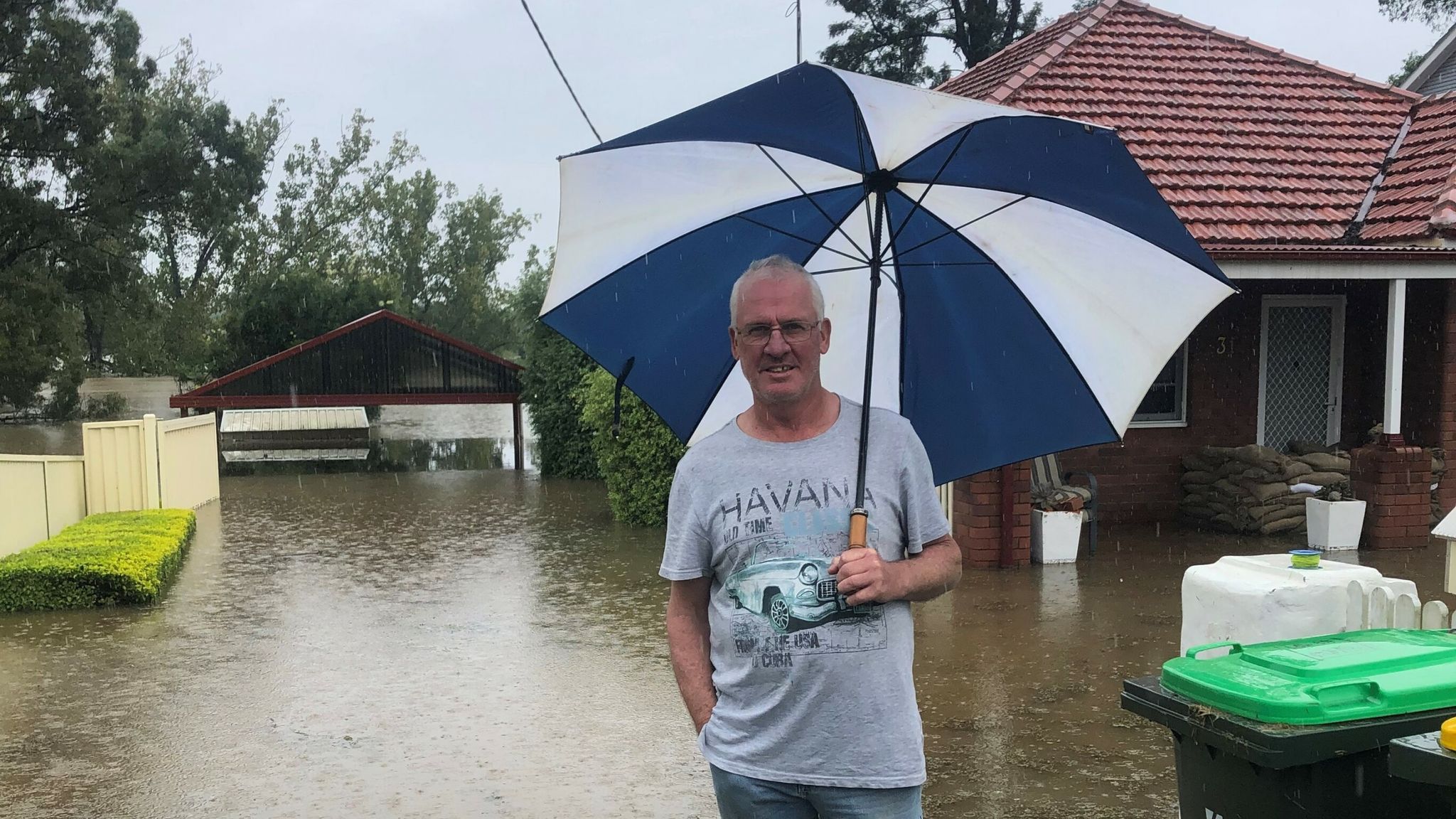 Australia floods: The town 'smashed' as water levels rose 40ft in hours ...