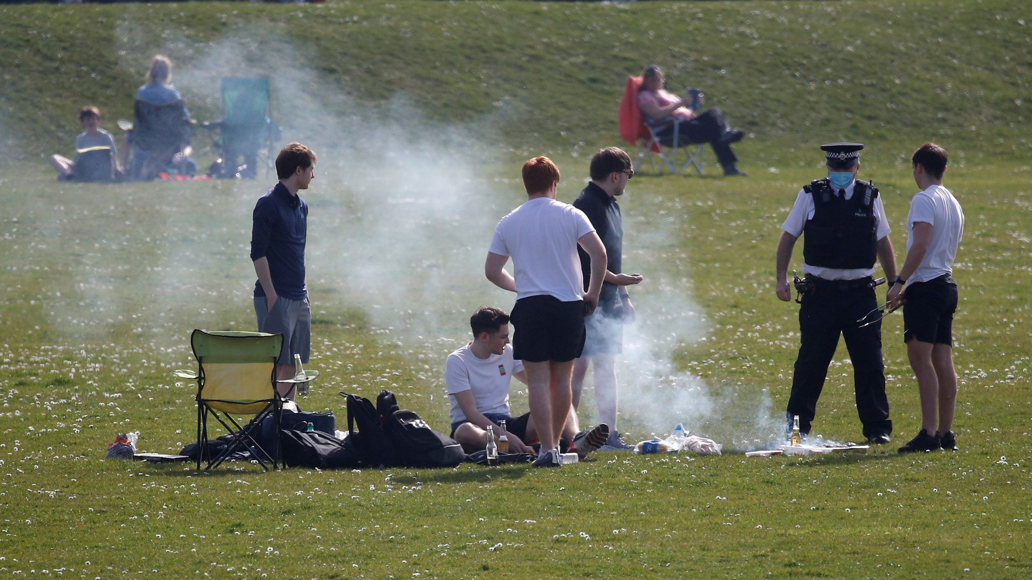 COVID-19: Parks forced to close as sunseekers brawl and leave behind ...