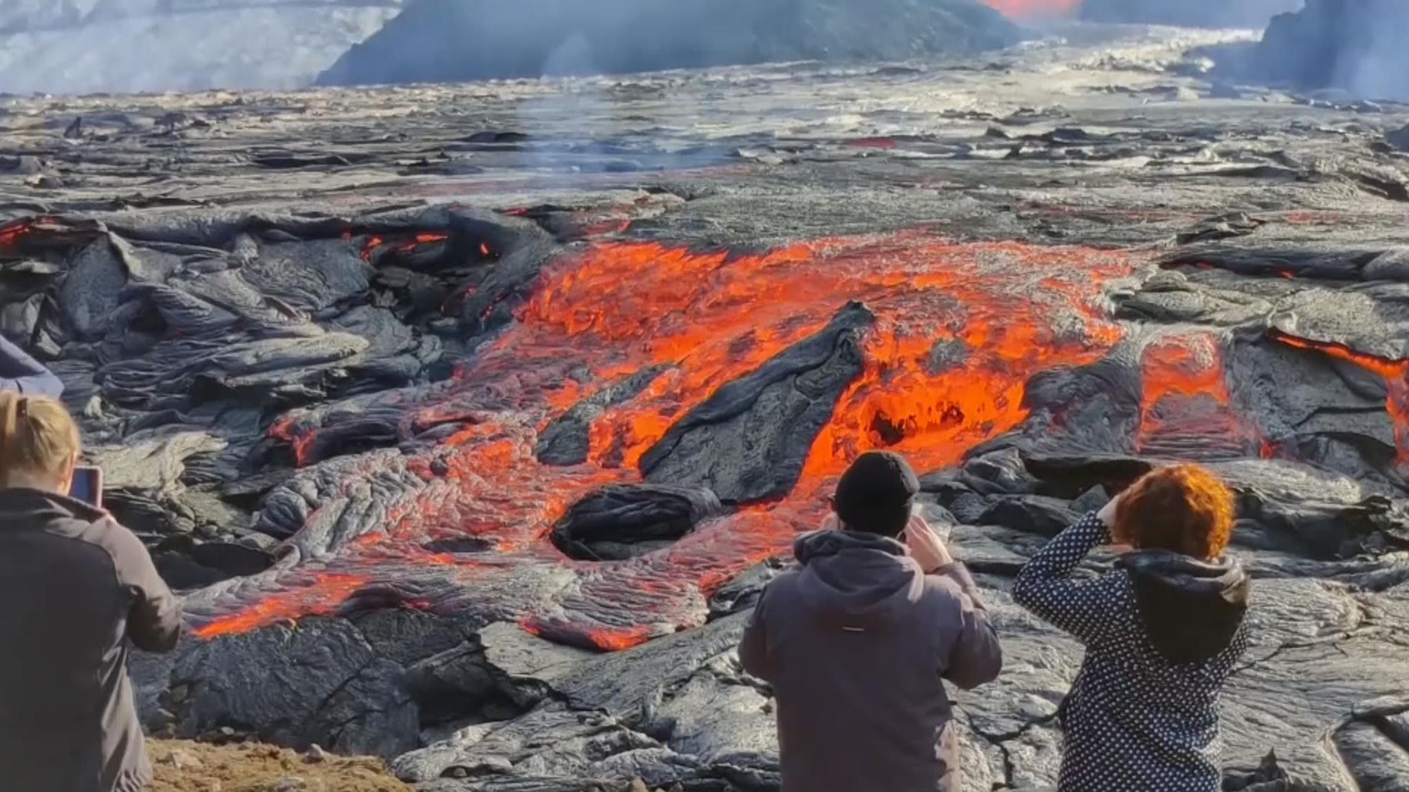 Iceland volcano: Thousands flock to edge of spectacular eruption ...