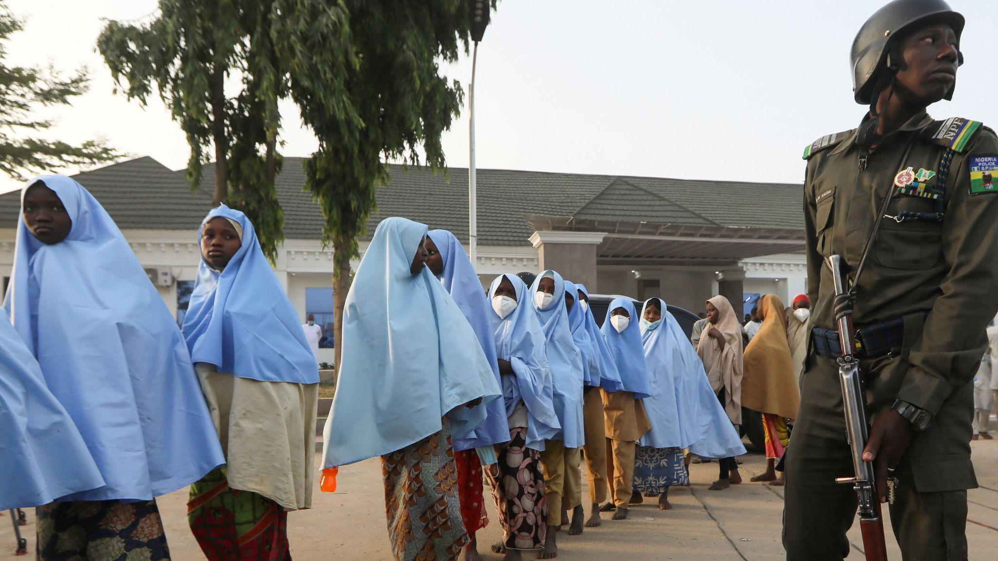 Nigerian school kidnapping: Security forces open fire as violence mars ...