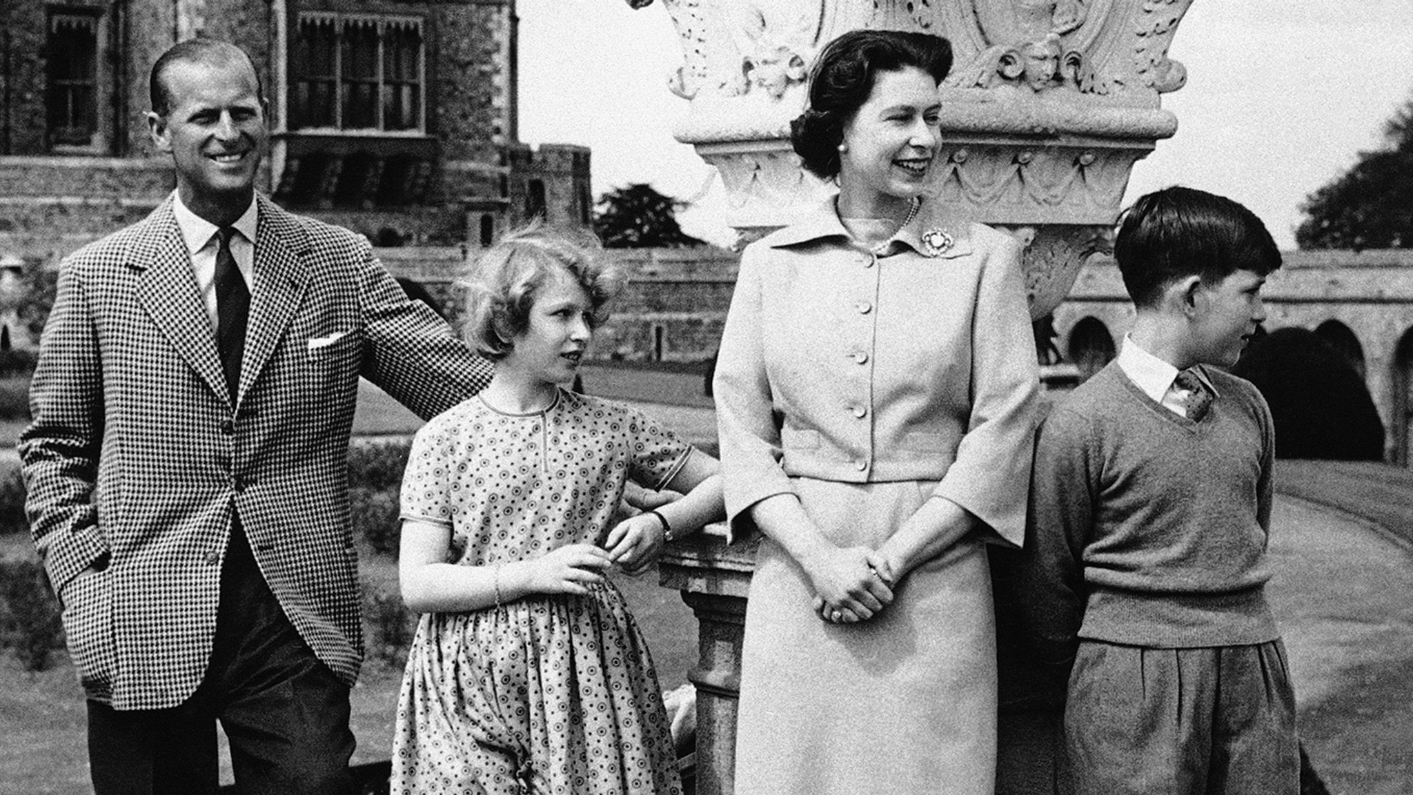 Queen Elizabeth: The monarch's relationship with Charles, Anne, Andrew ...