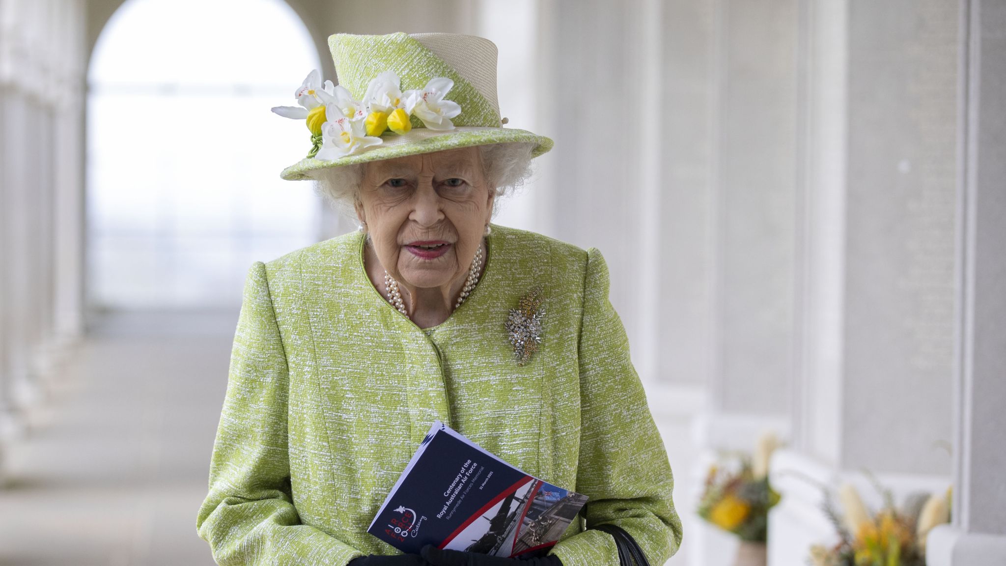 Queen carries out first in-person public engagement of the year at Air ...