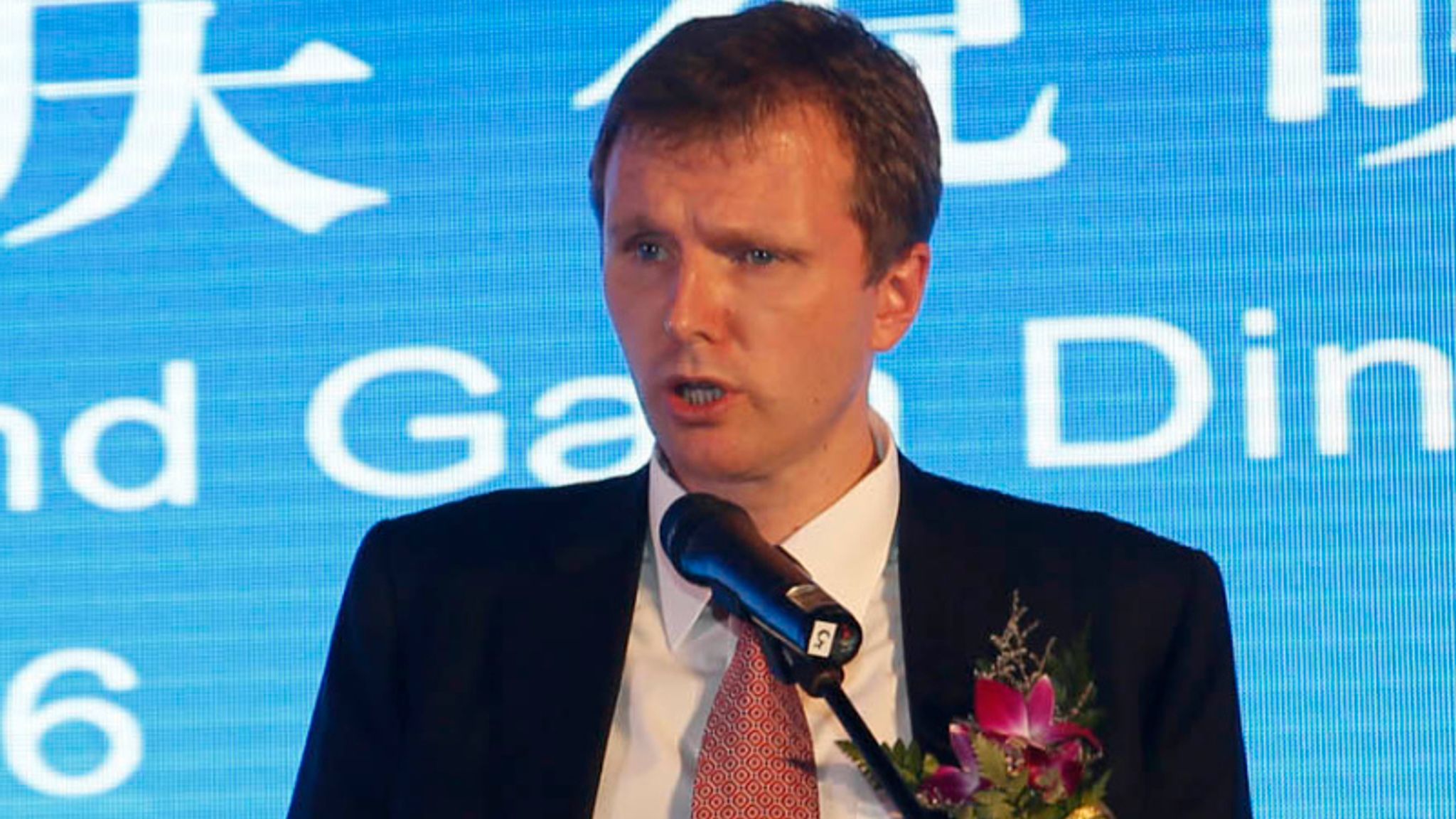 Mixed results for FTSE fund management giants fighting to prove their ...