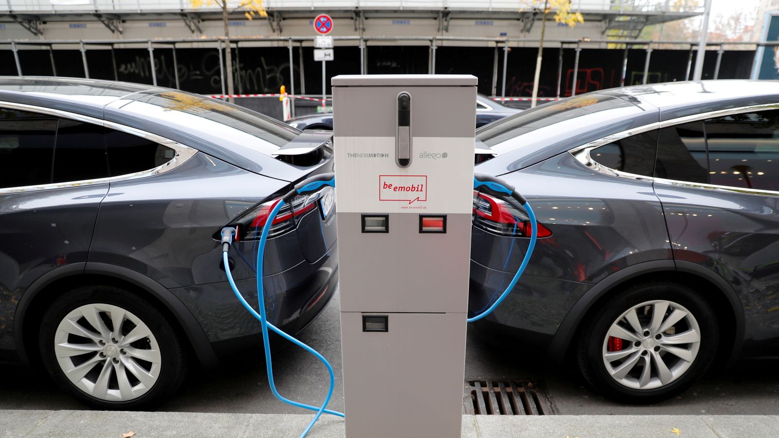 Electric cars: Sales of used pure vehicles reach record high | Money ...