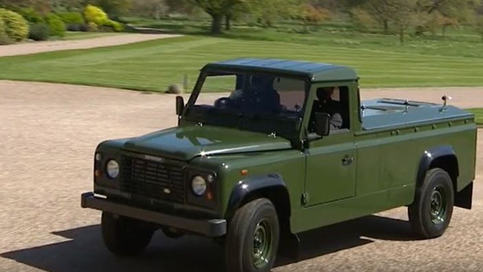 Prince Philip's carriage and Land Rover arrive at funeral in Windsor ...