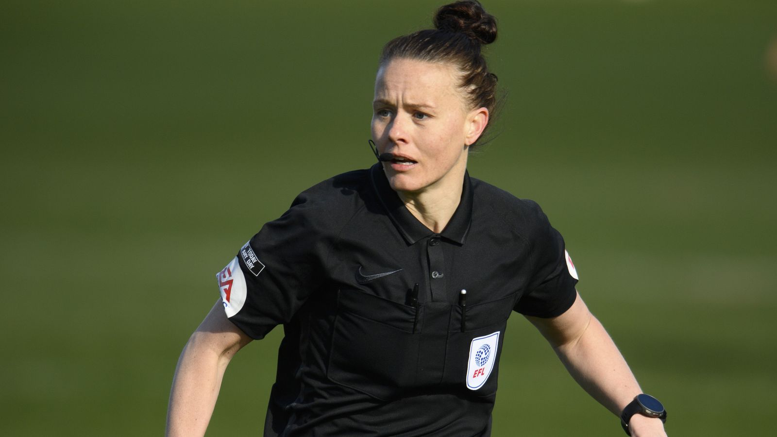 Rebecca Welch: First woman appointed to referee EFL game praised by ...