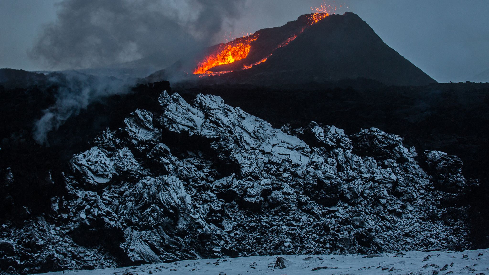 Photographer captures his 'Holy Grail' of the Northern Lights over an ...