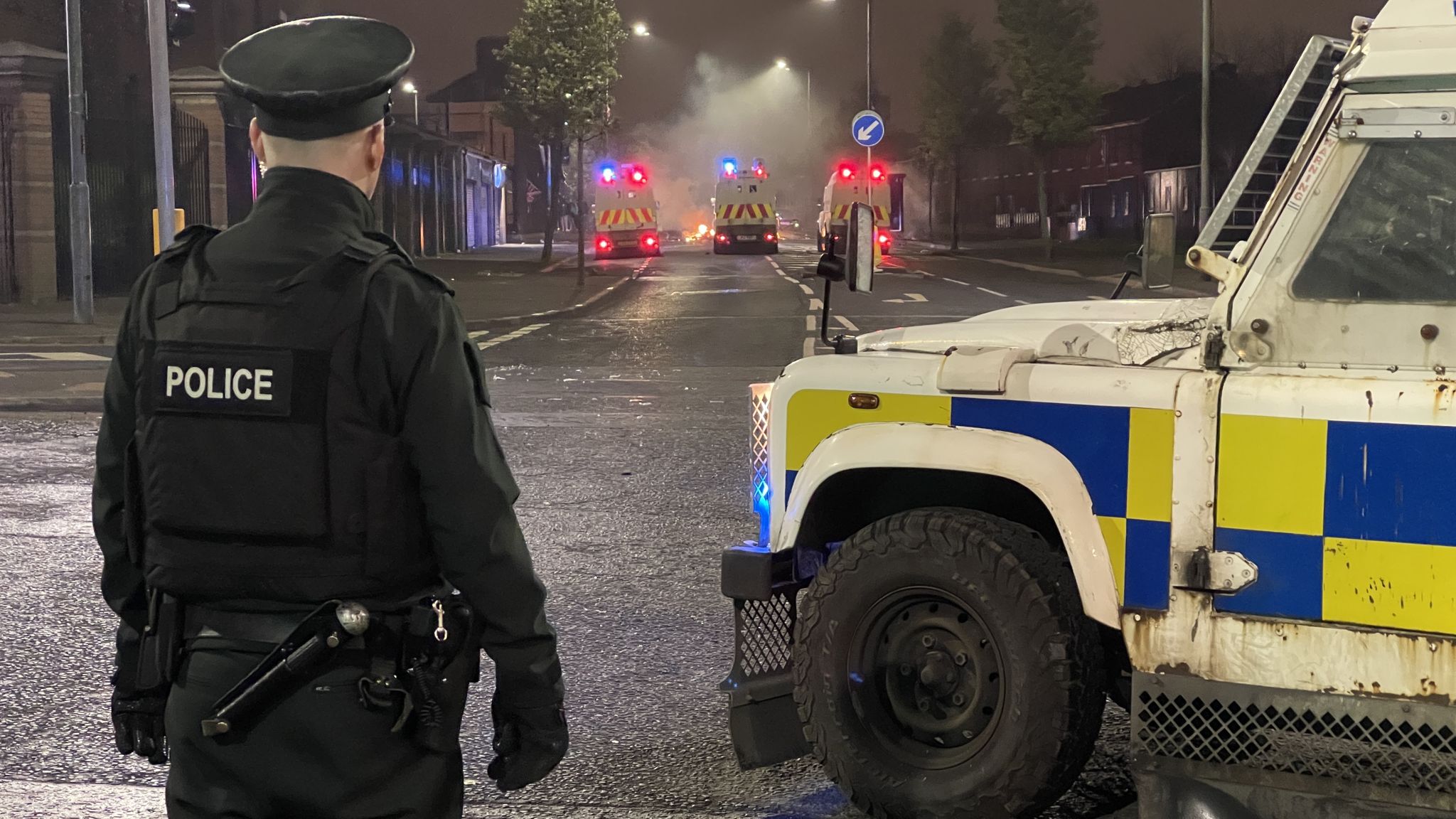 Northern Ireland: Emergency meeting to be held as violence resumes in ...