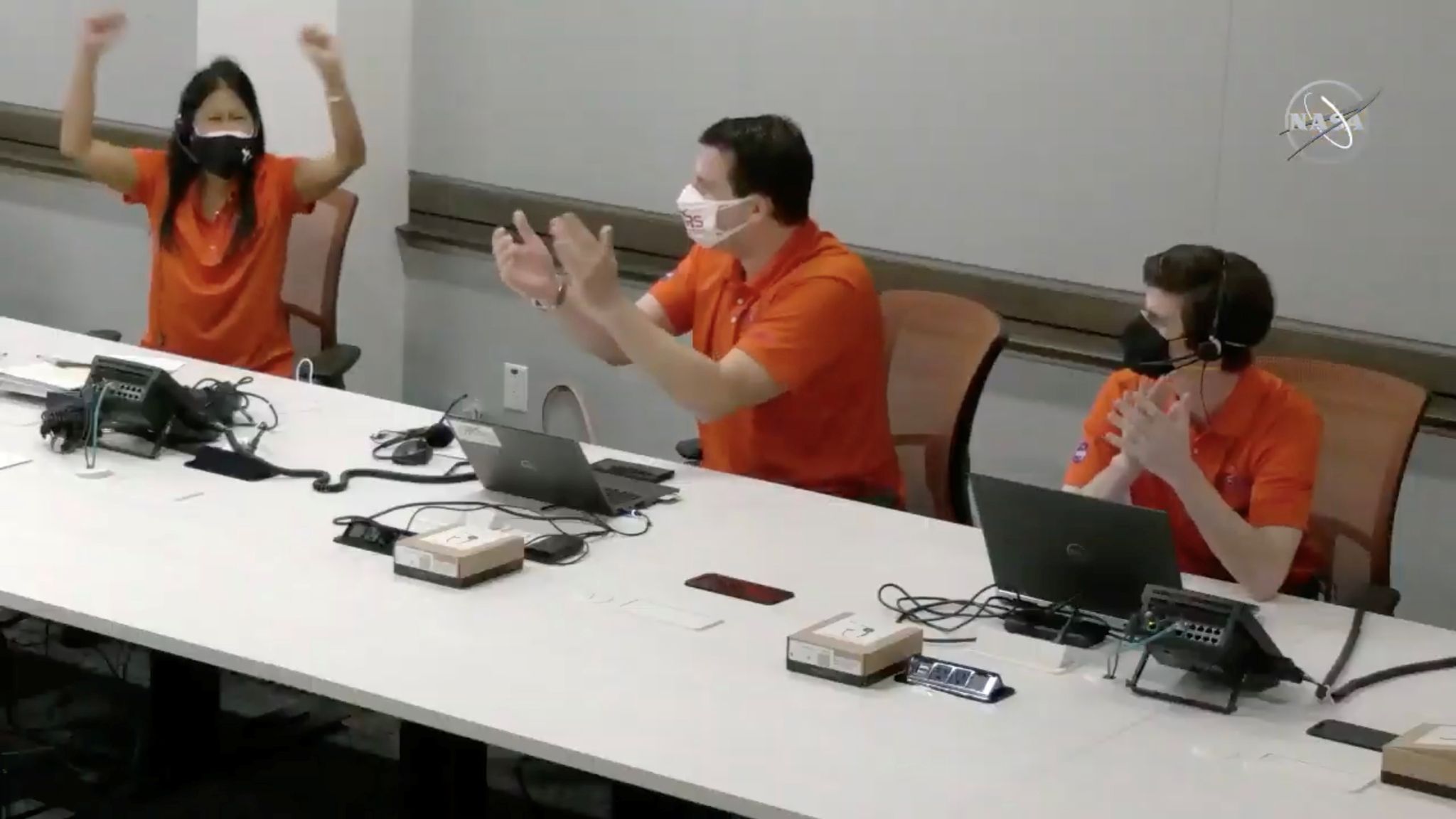 NASA's Ingenuity helicopter makes first historic flight on Mars ...