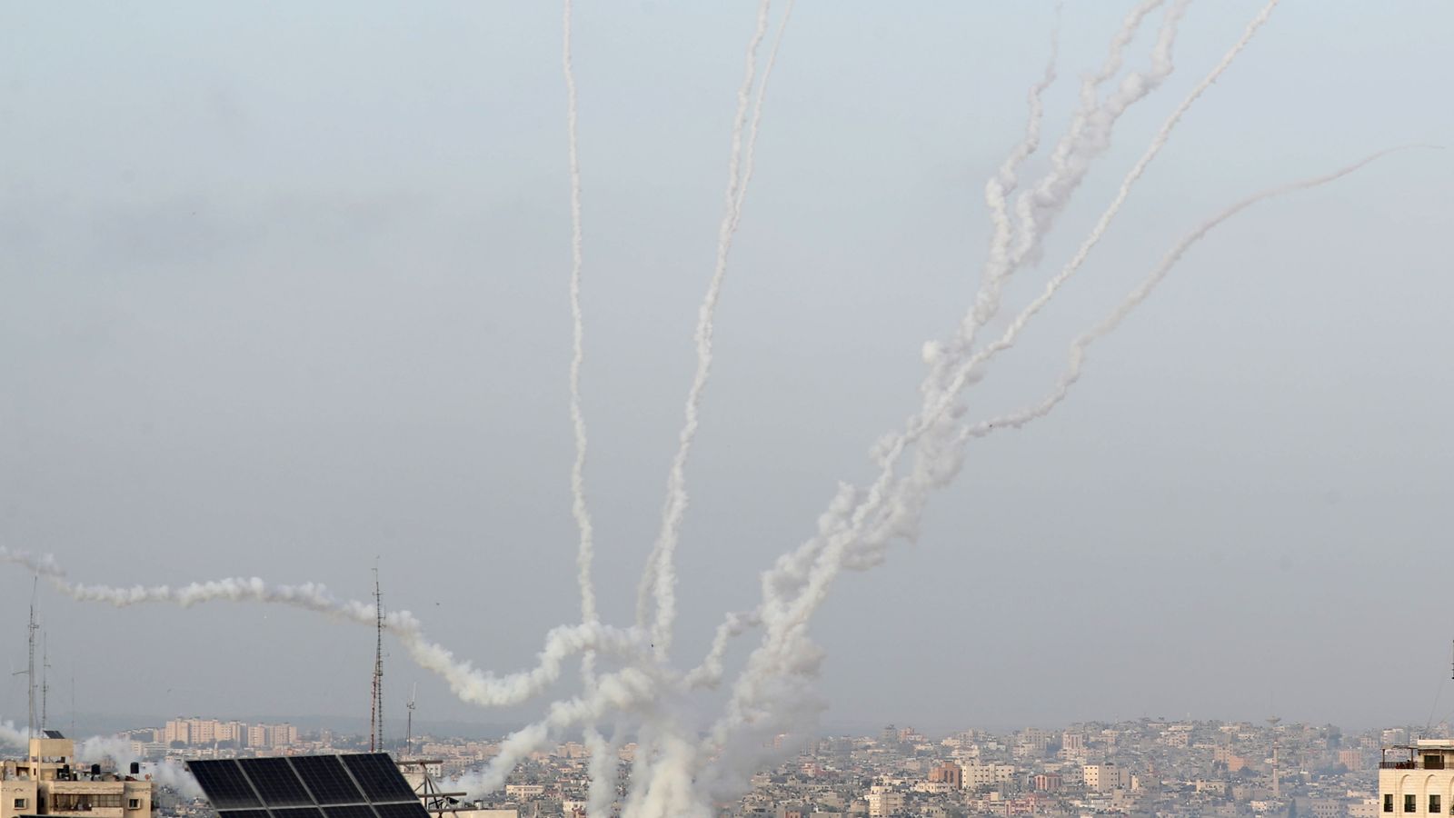 '22 killed' in Gaza Strip air strikes after Hamas fires rockets towards ...