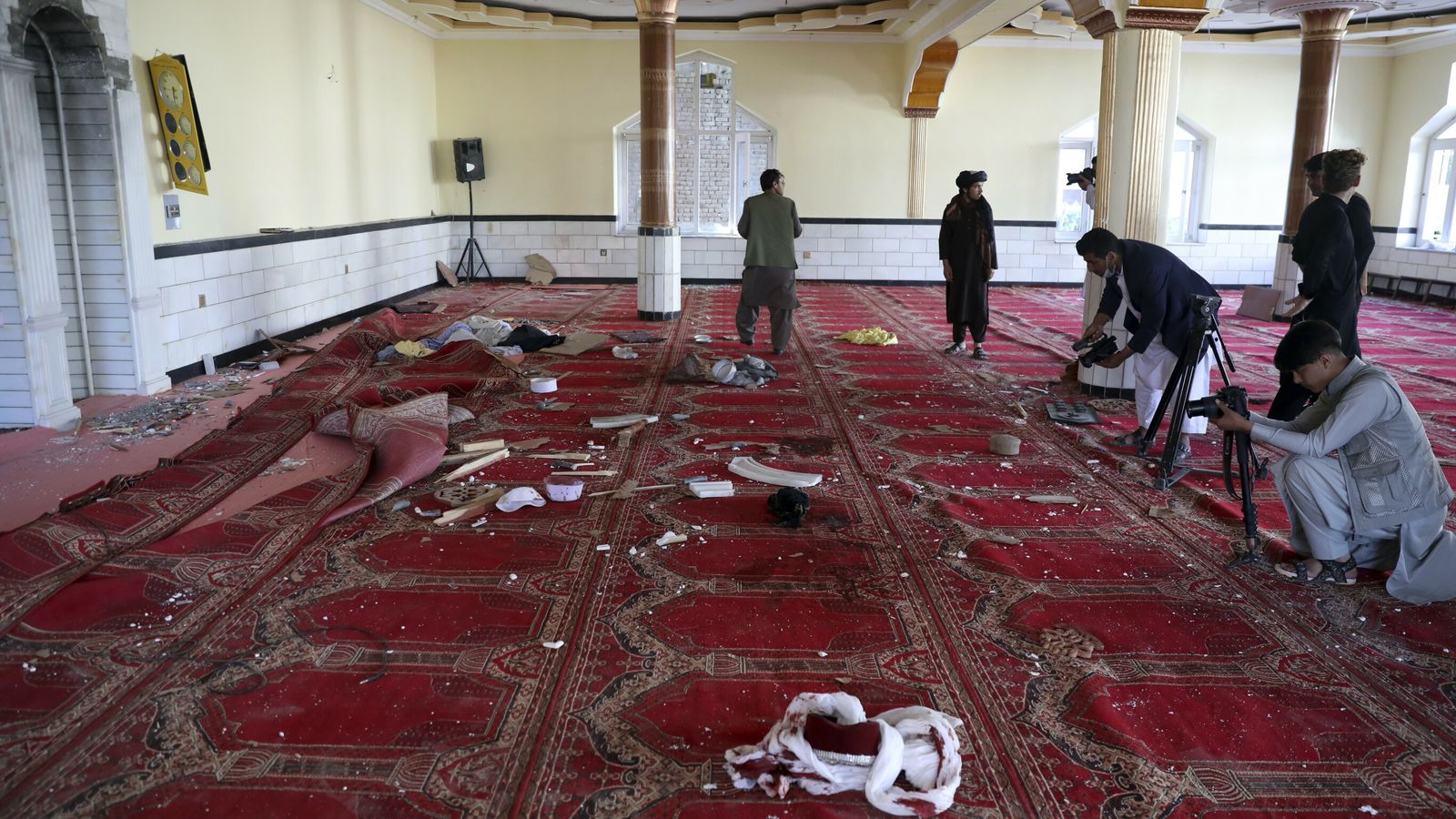 Kabul: Imam among 12 worshippers killed in Afghanistan mosque bombing ...