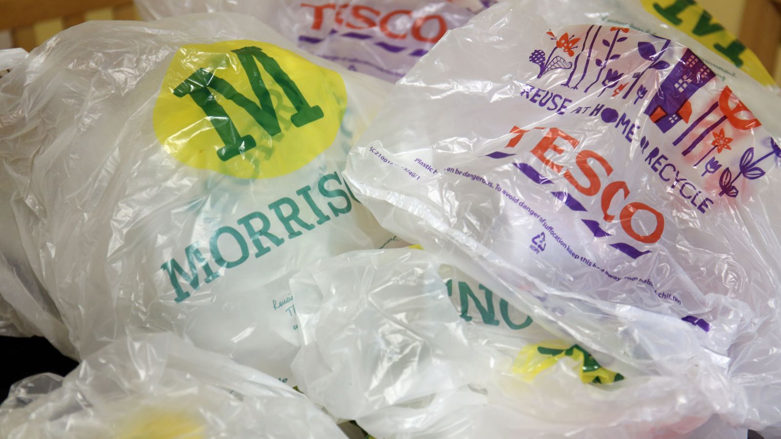 Single-use plastic bags to cost 10p at all shops in England from 21 May ...