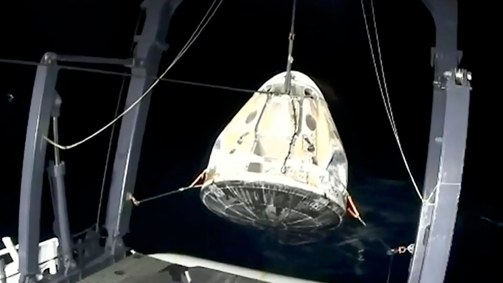 Spacex Crew Splashes Down Back To Earth After Historic International