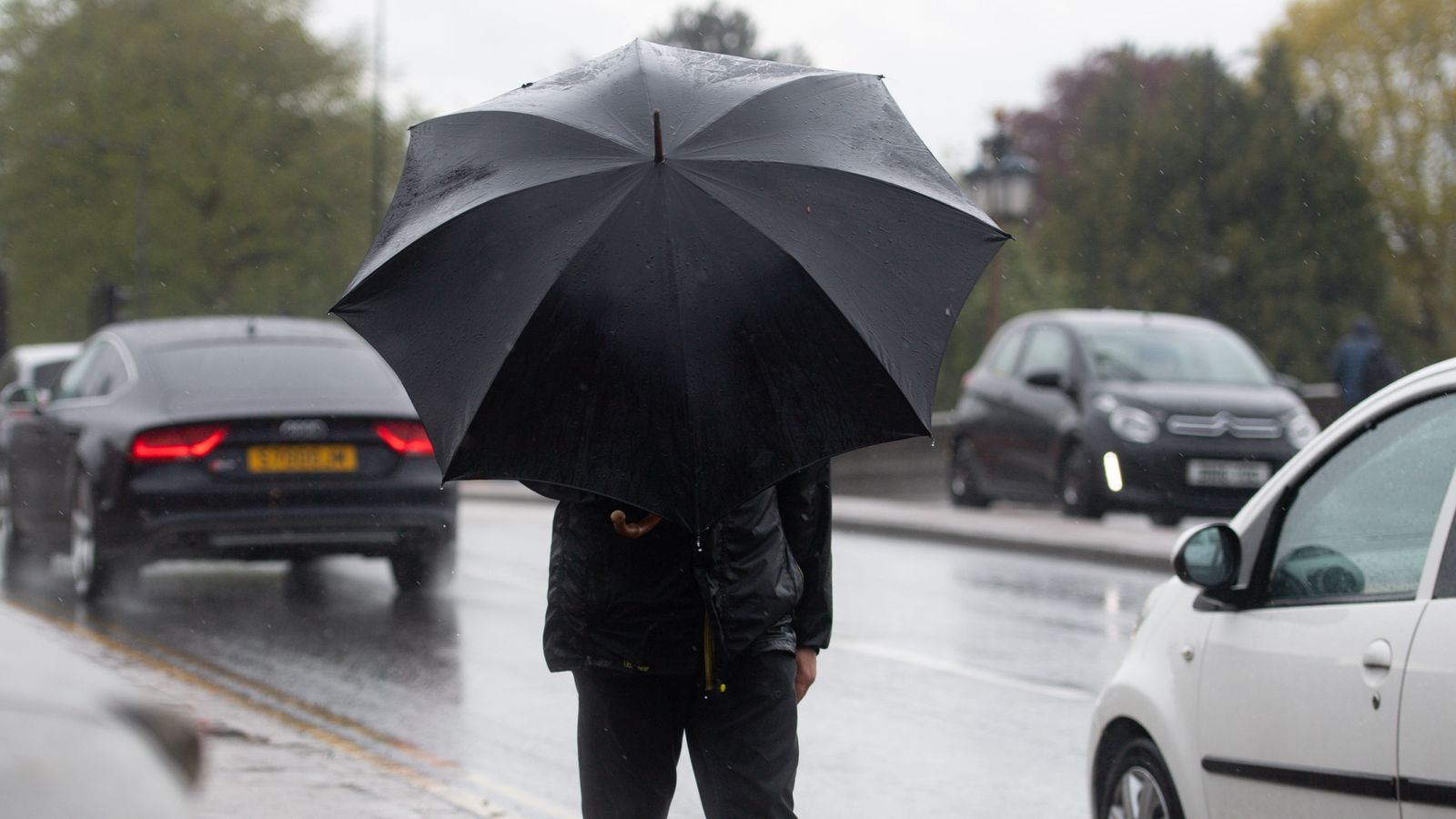 UK weather: Winds could reach 65mph as Met Office warns of travel ...
