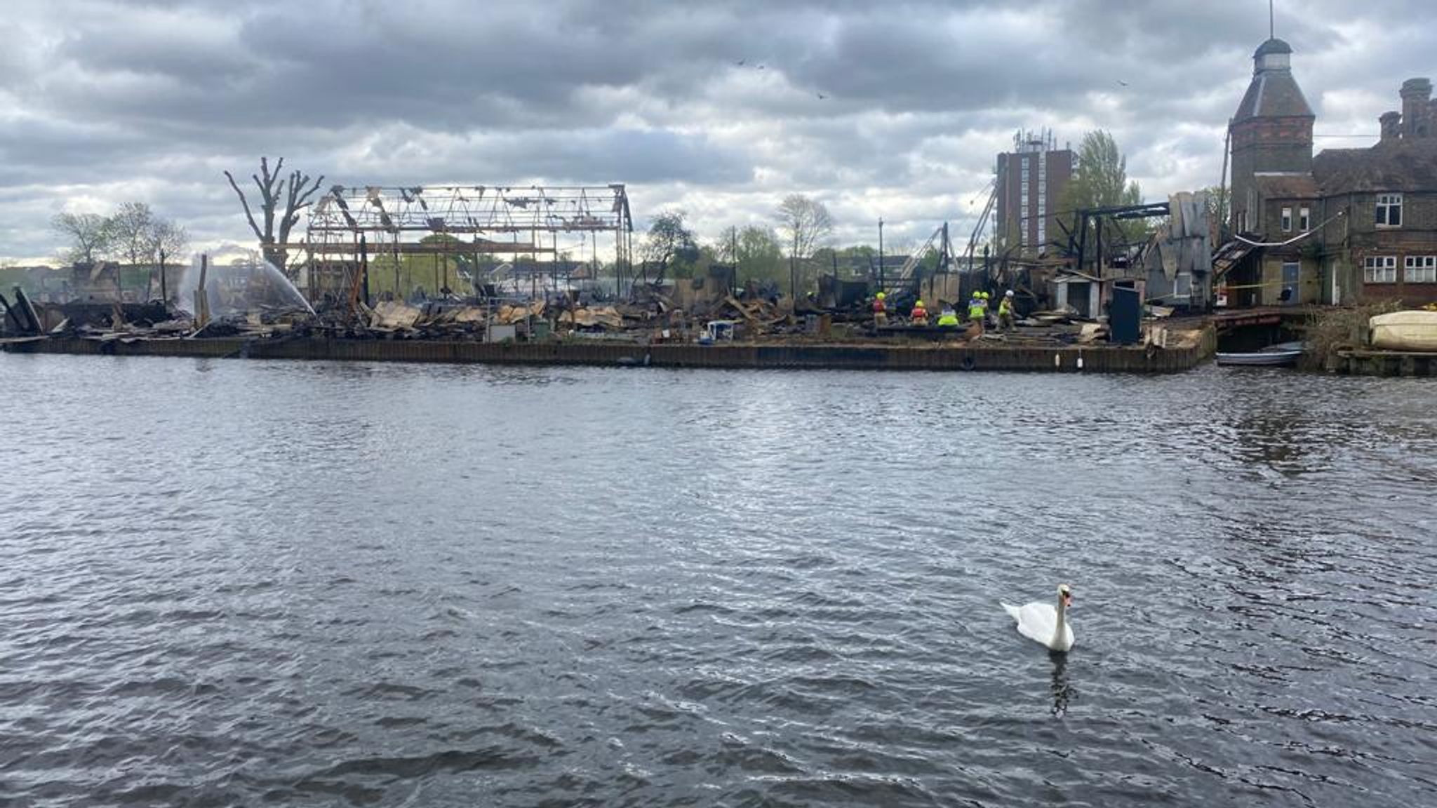 Dunkirk Little Ship destroyed in huge fire on island in River Thames ...