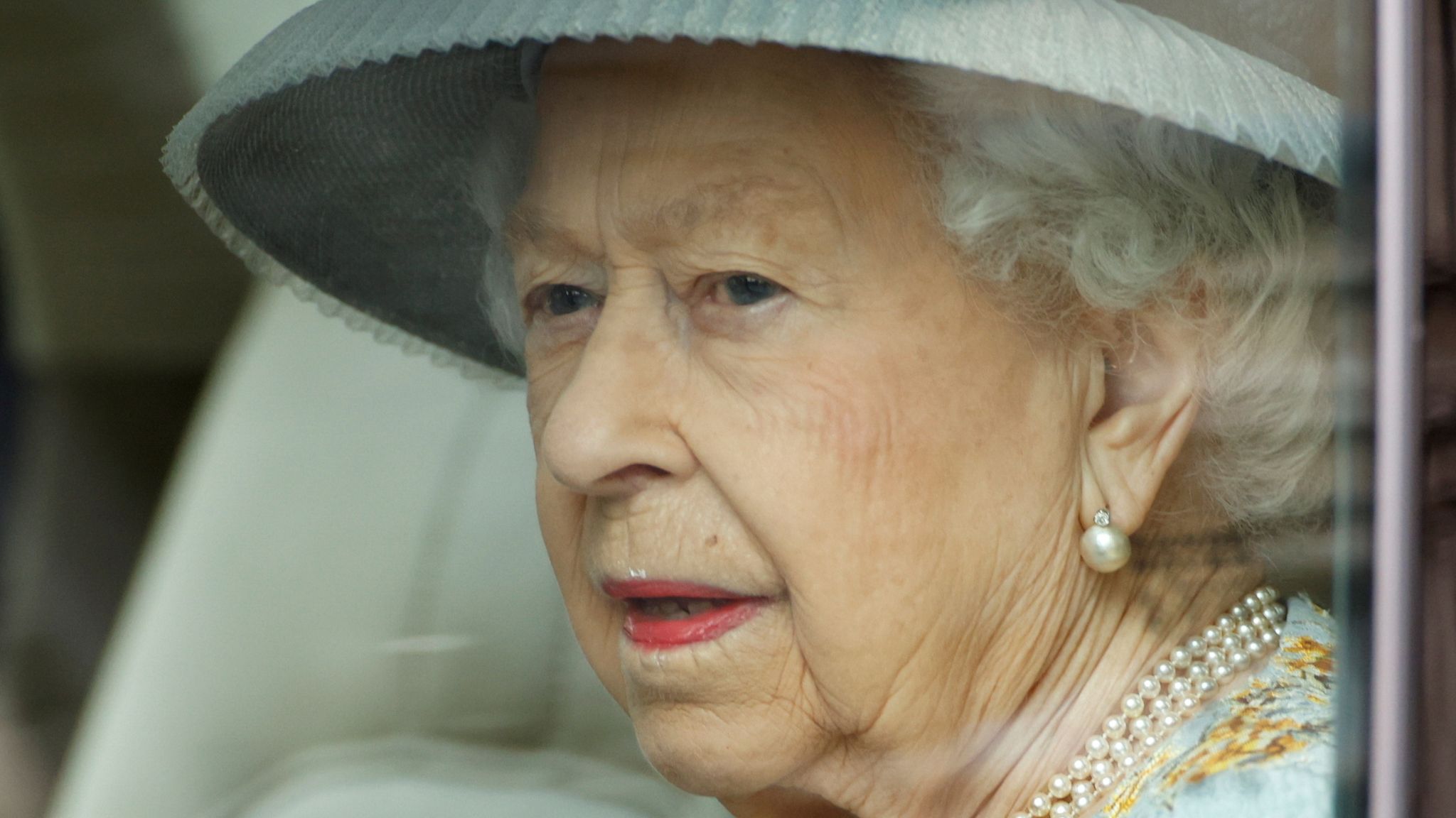 Queen left 'devastated' after death of new dorgi puppy Fergus, say ...