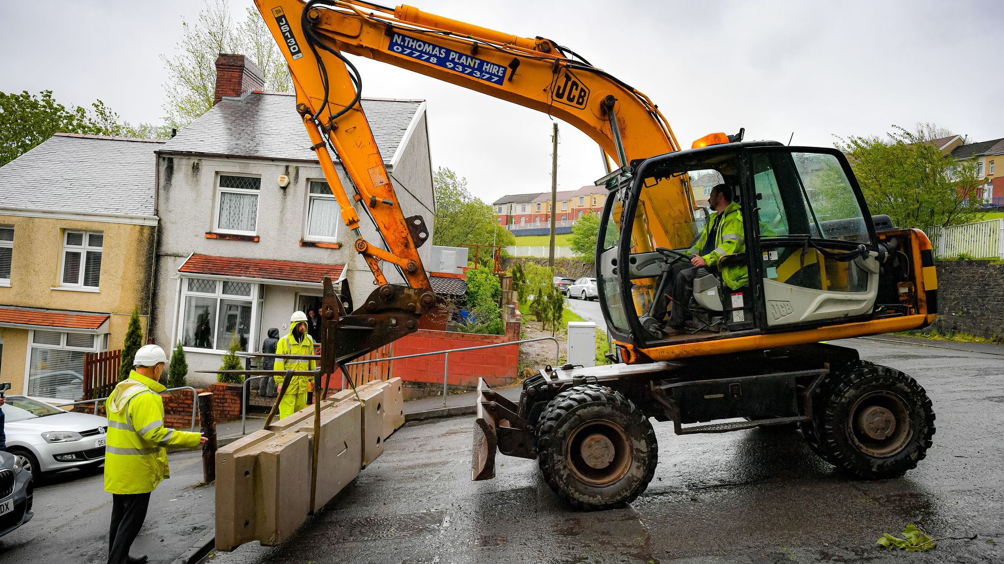 Swansea riots: Four men and teenage boy arrested after vigil in Mayhill ...