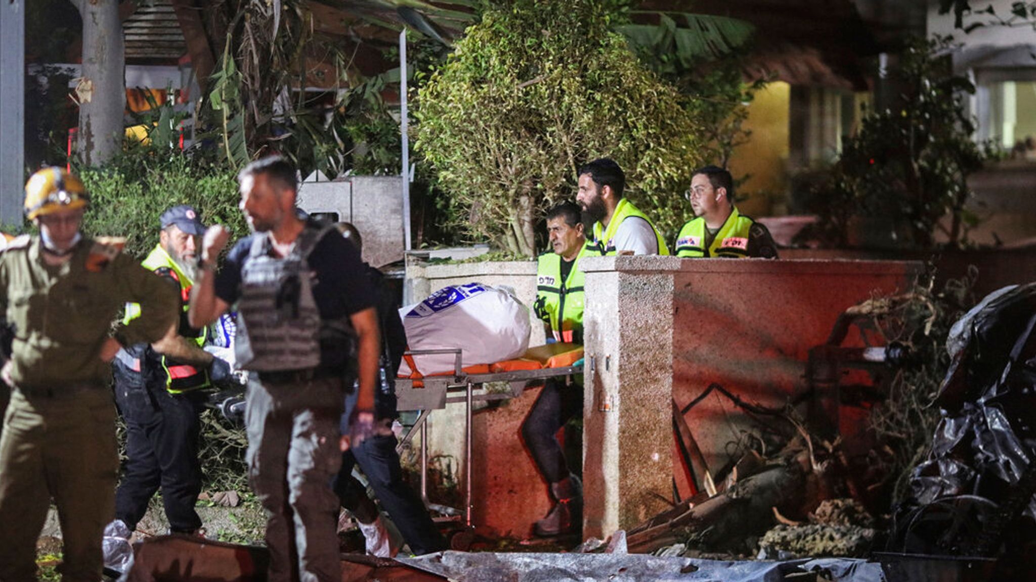 Israel: Hamas launches rocket attack on Tel Aviv | World News | Sky News