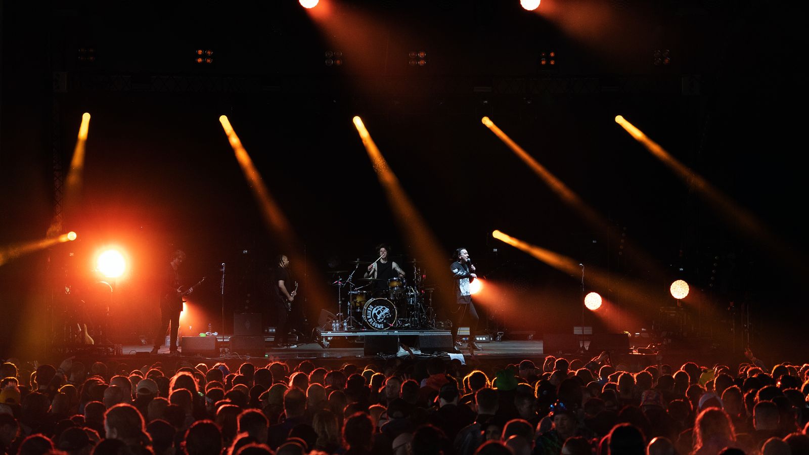 Download Festival: Mosh pits, ponchos and mask-free crowds - 'Euphoria ...