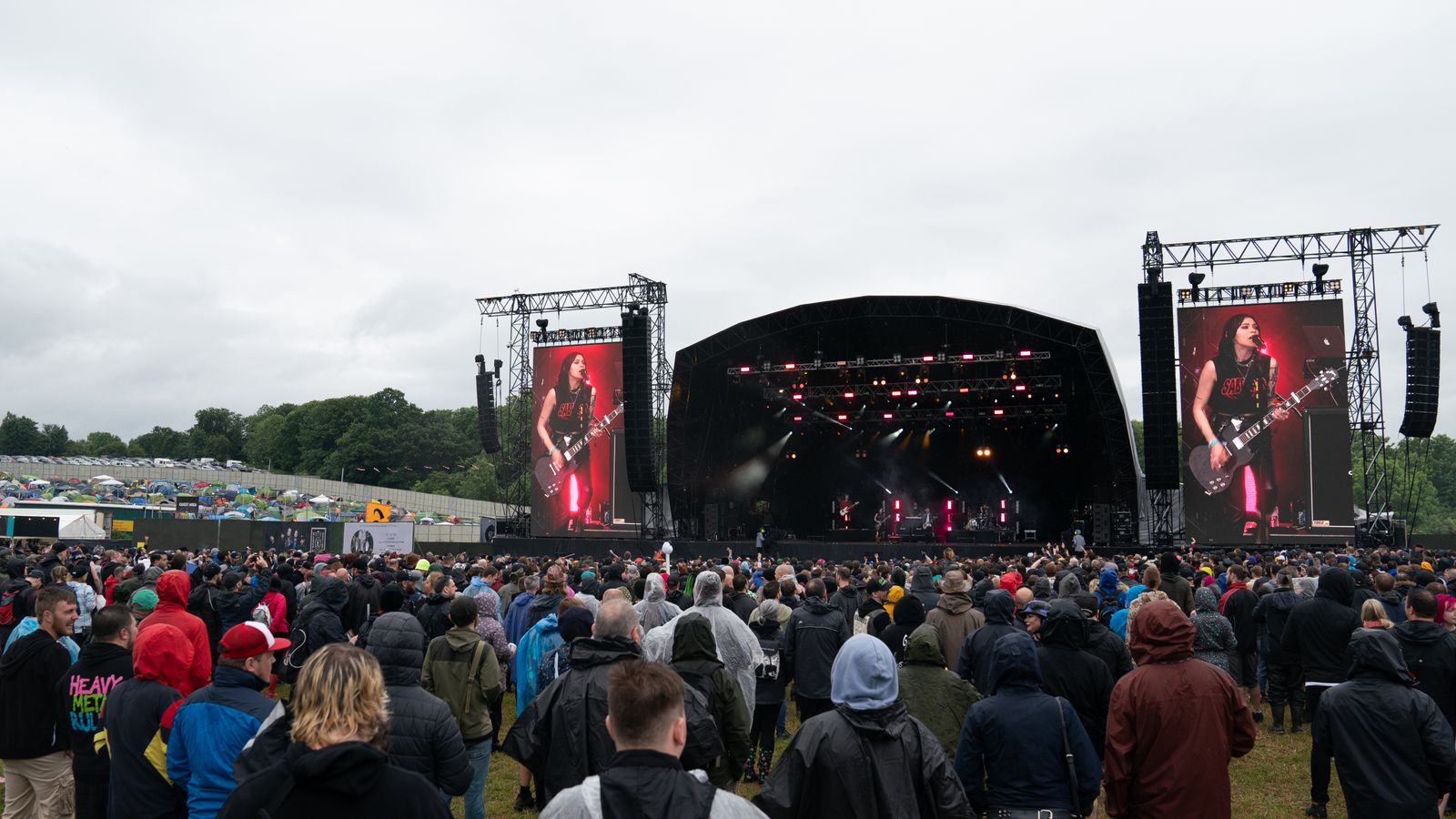 Download Festival: Mosh pits, ponchos and mask-free crowds - 'Euphoria ...