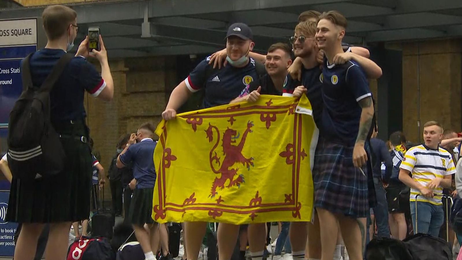 Excited Scotland fans arrive in London for England match | UK News ...