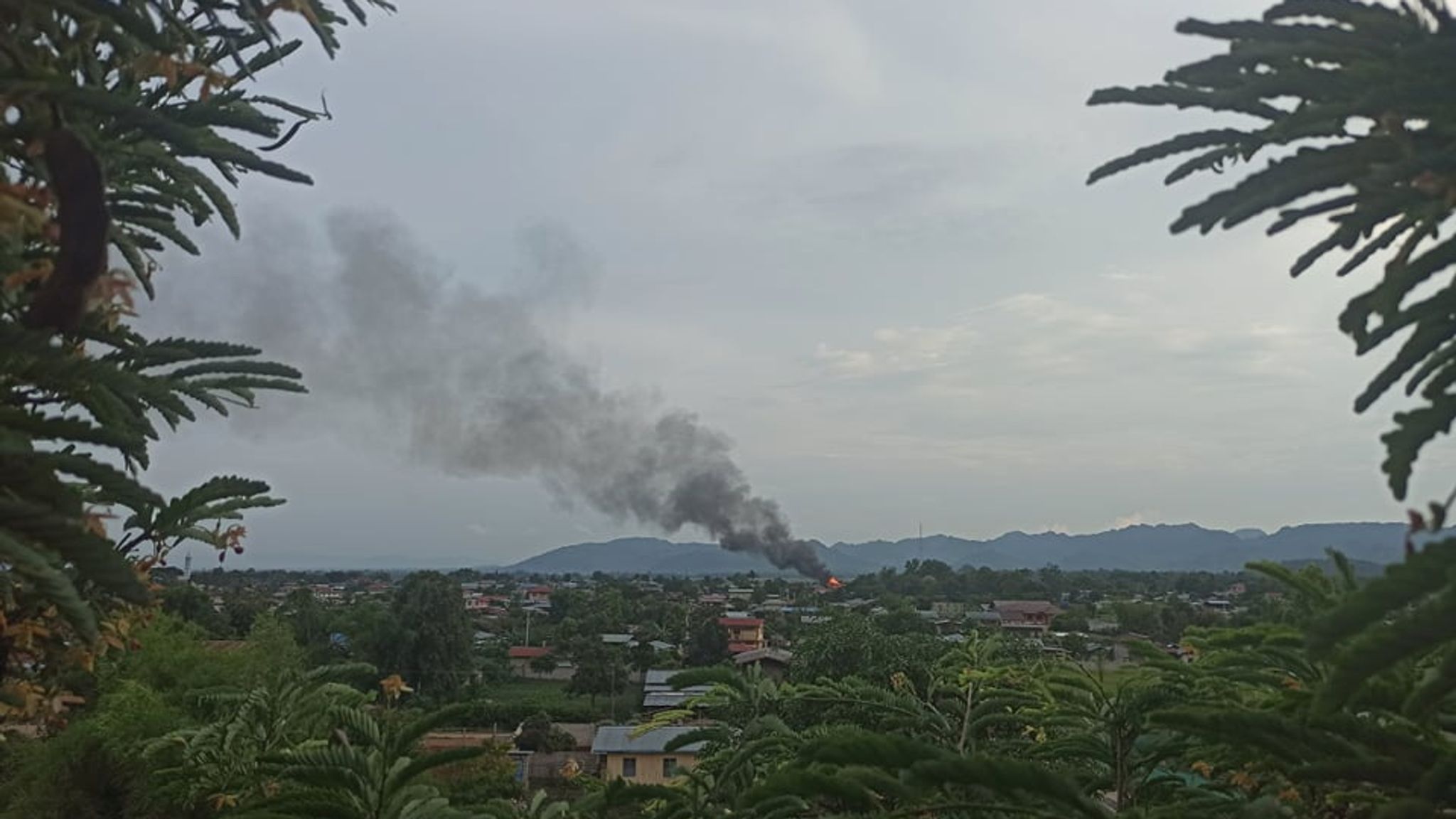 Myanmar: 100,000 forced from homes in border state amid fighting as UN ...