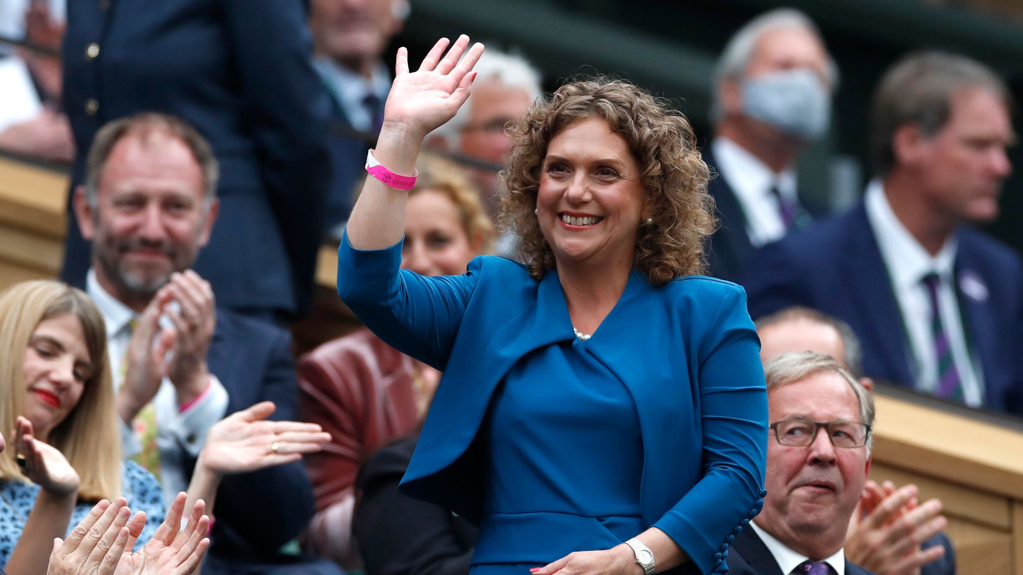 Scientist behind COVID vaccine, Dame Sarah Gilbert, given standing ...