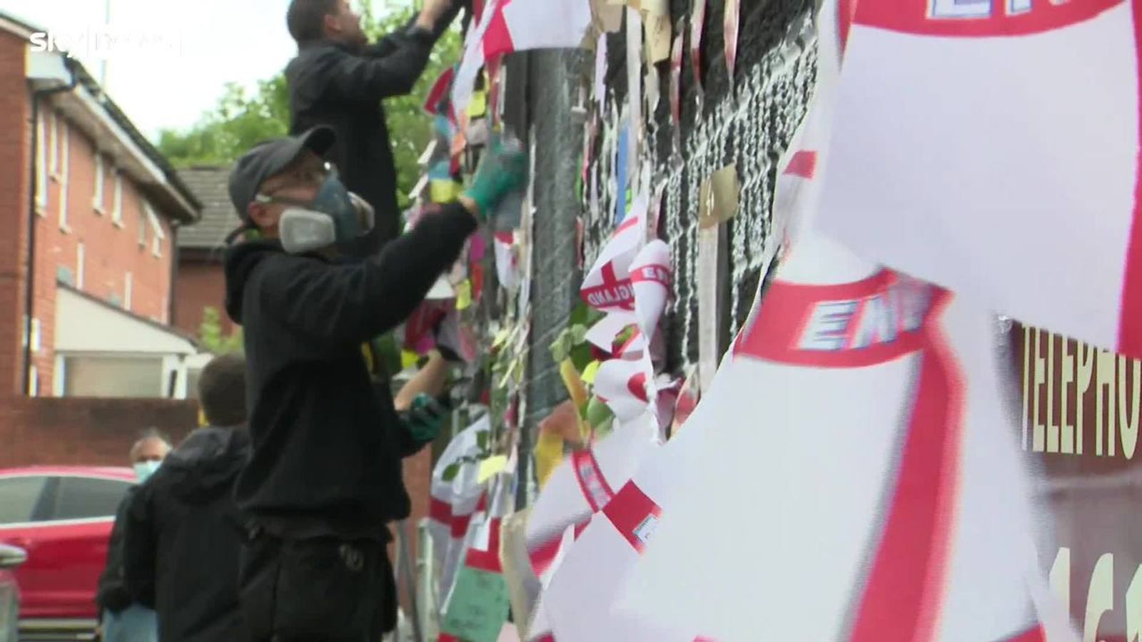 Manchester United's Marcus Rashford mural repainted after racist ...