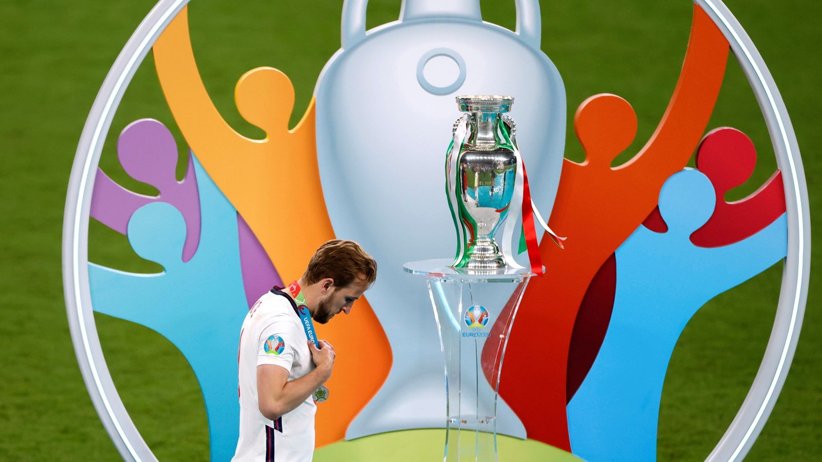 Euro 2020 final: Triumph and despair in pictures - Italy and England ...