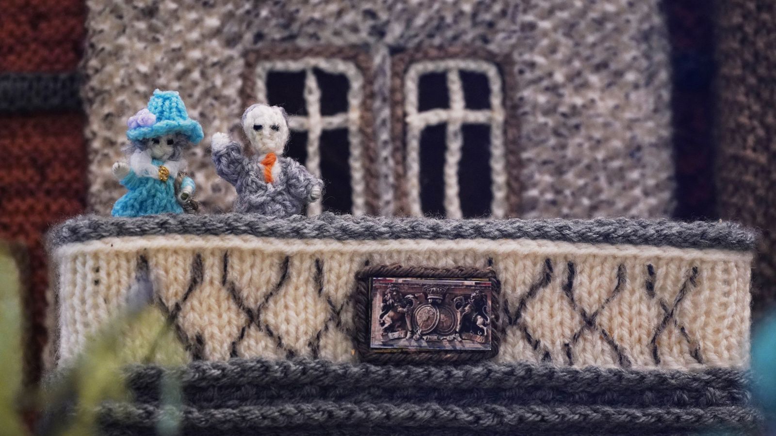 Queen enjoys display of 18ft-long 'knitted Sandringham', says 92-year ...