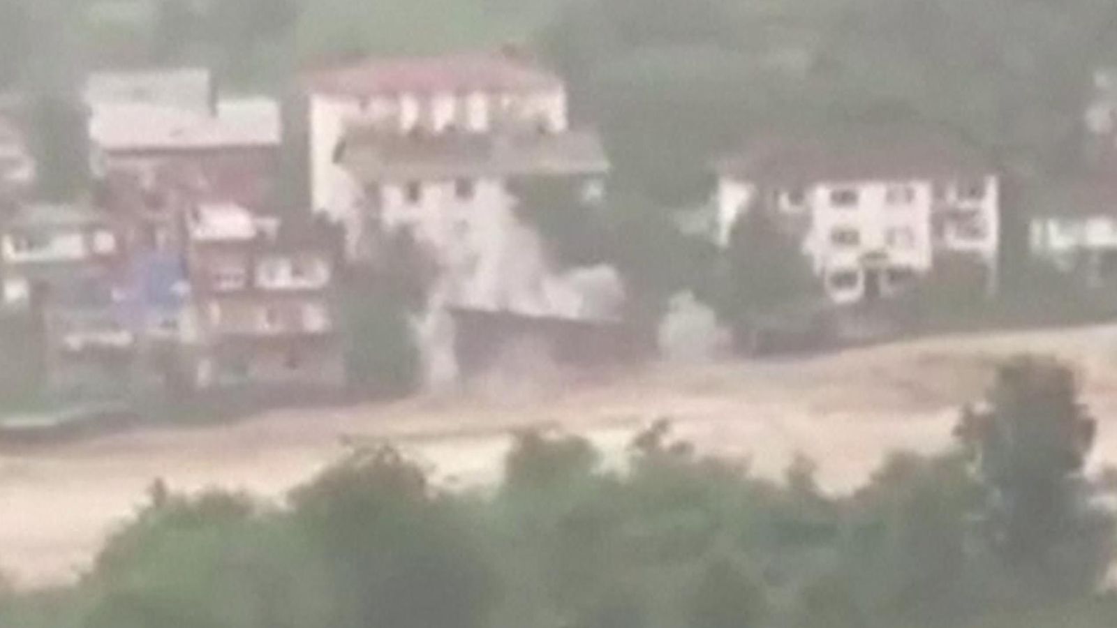 Turkey floods: Watch as house collapses and is swept away by ...