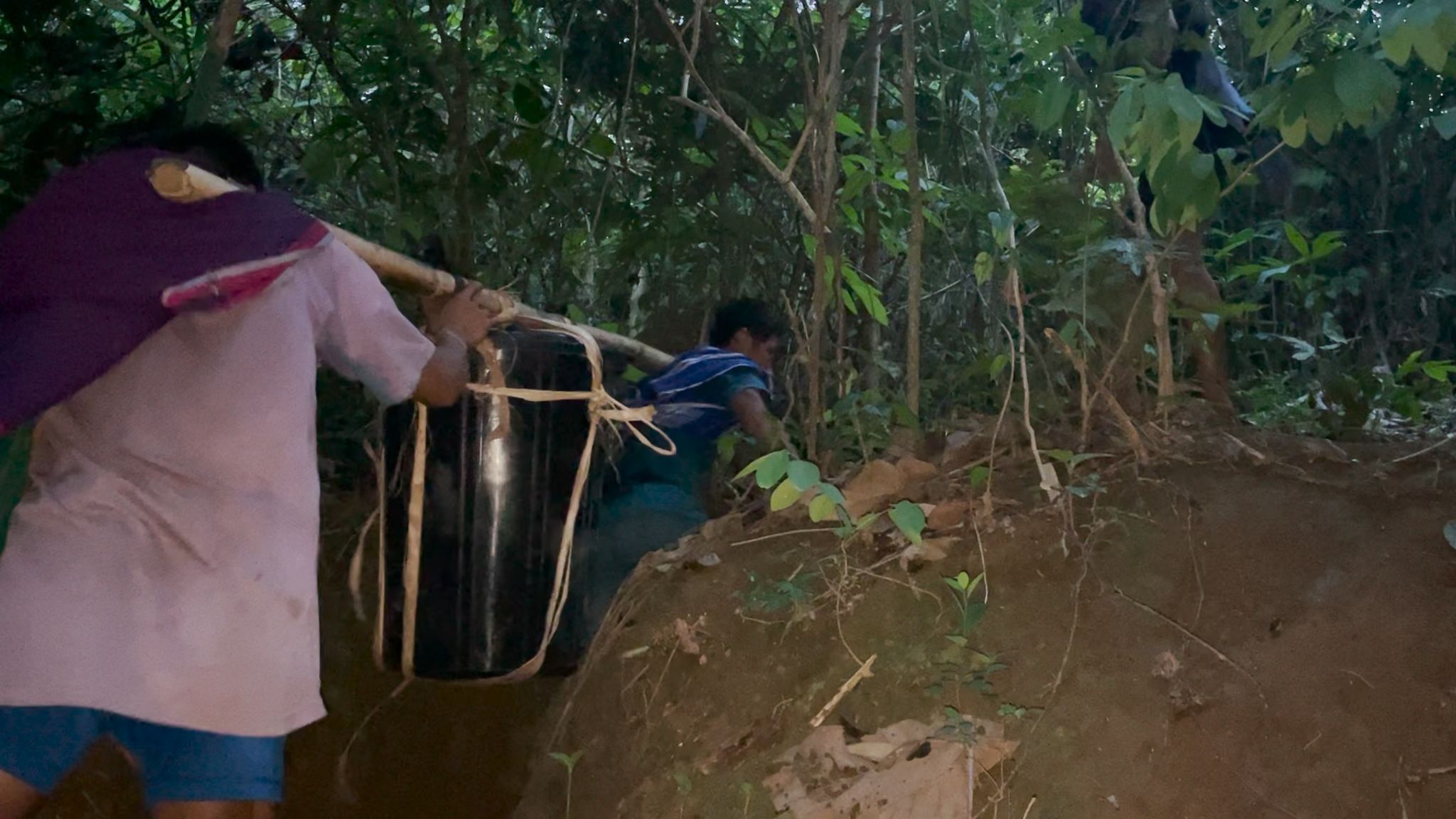 Myanmar: Free Burma Rangers cross rivers, walk up mountains and take ...