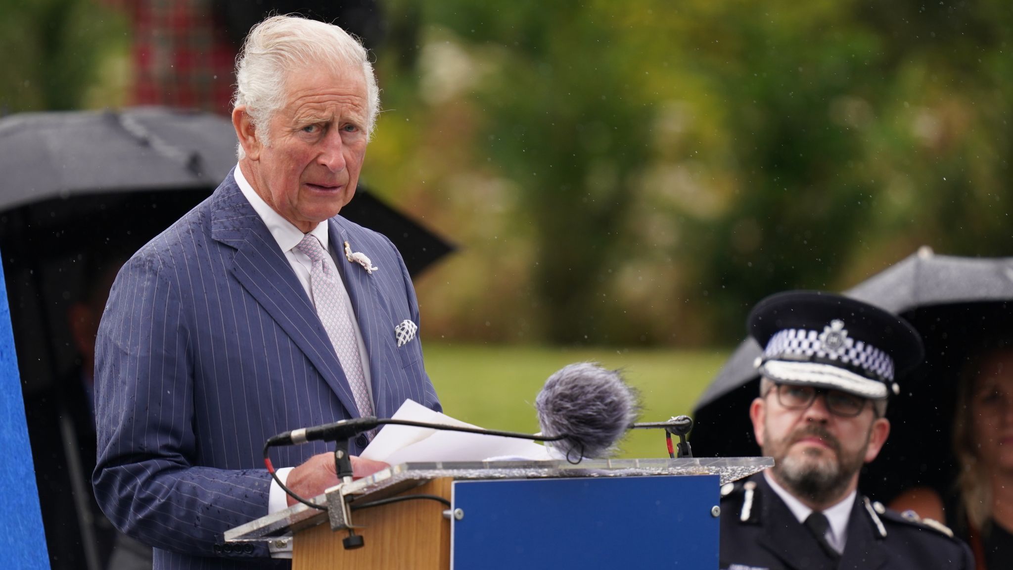 Memorial to fallen police officers unveiled by Prince Charles | UK News ...
