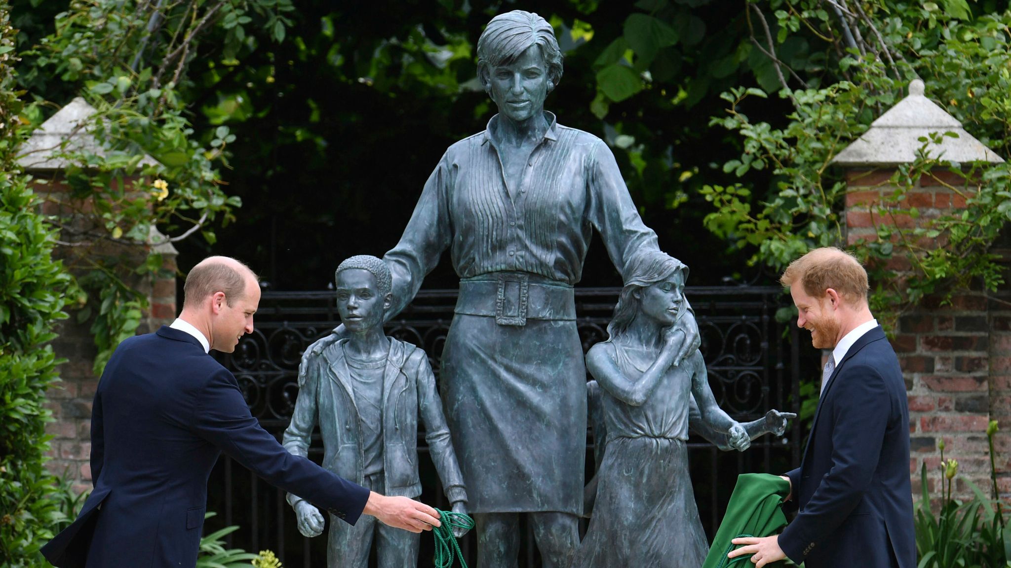 Princess Diana Statue A Symbol Of Her Life And Her Legacy What Monument Means To William
