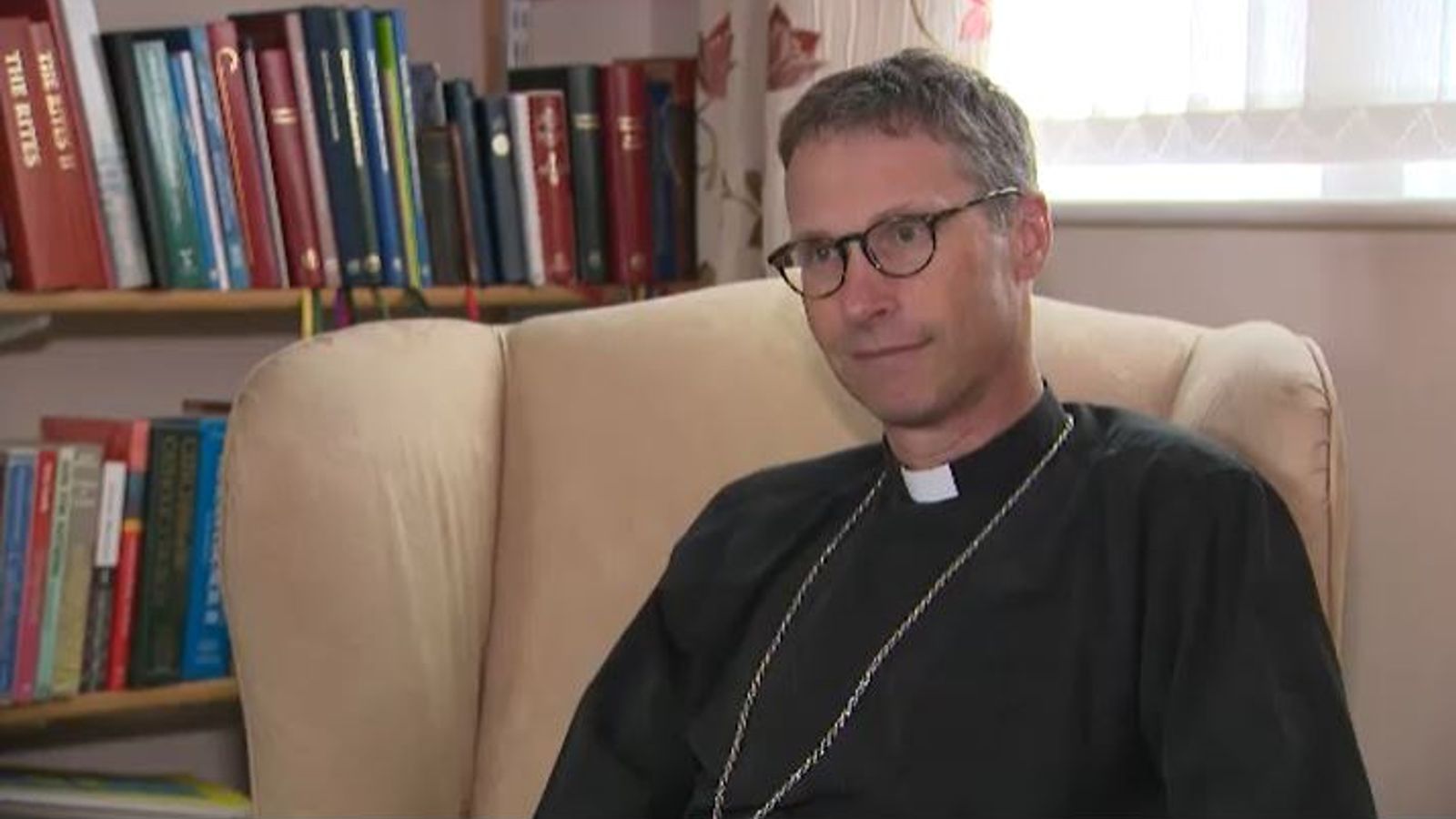 Englishness 'in crisis': People feel alienated from 'Westminster ...