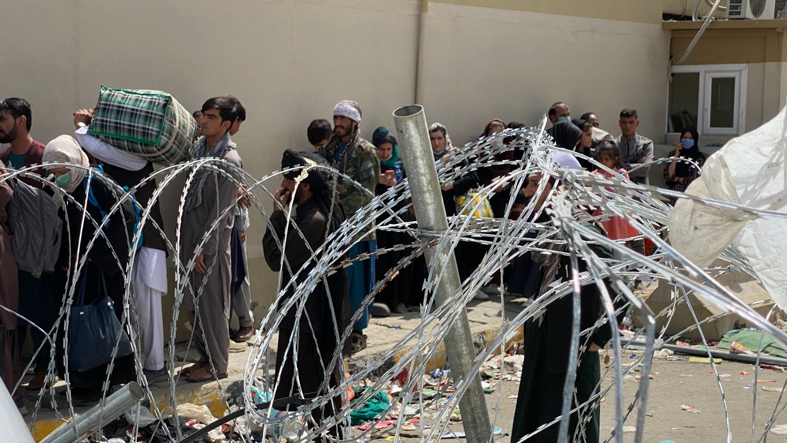 Afghanistan: Desperate women throw babies over razor wire at compound ...