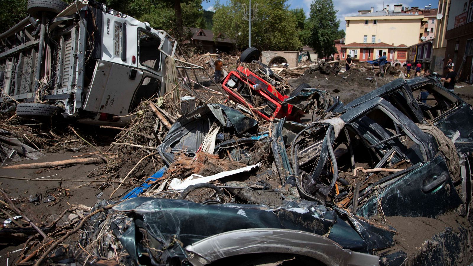 Turkey: Flash flood sweeps away cars in Bozkurt, near the Black Sea ...