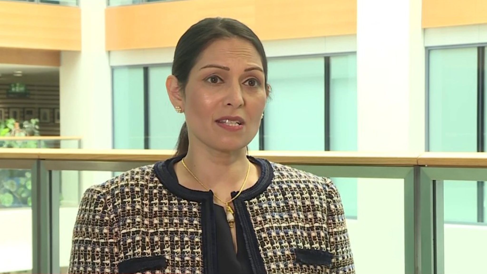 Record migrants cross Channel but numbers are dwarfed by unauthorised ...