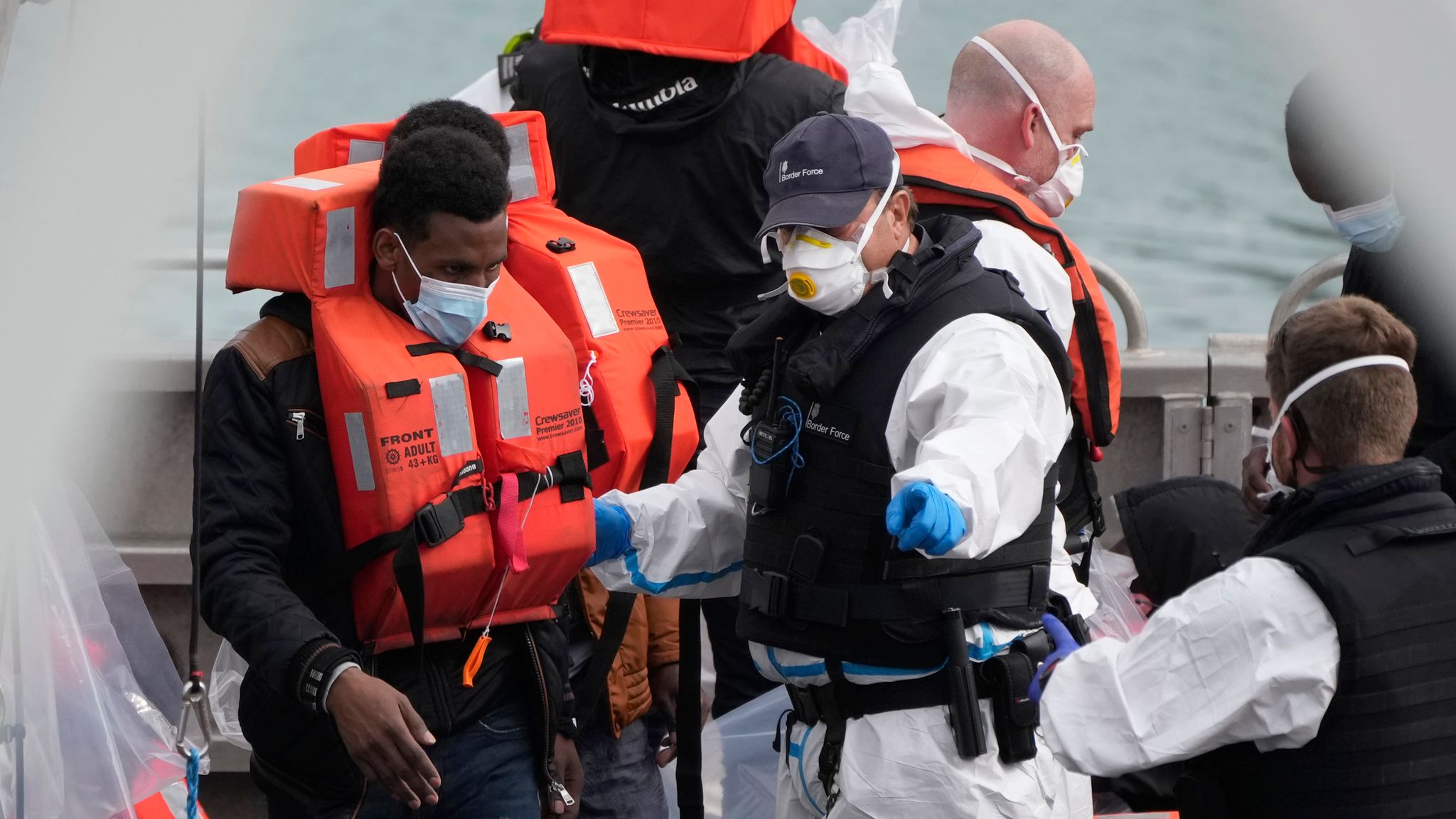 Nearly 600 people cross English Channel to UK in a single day in new ...