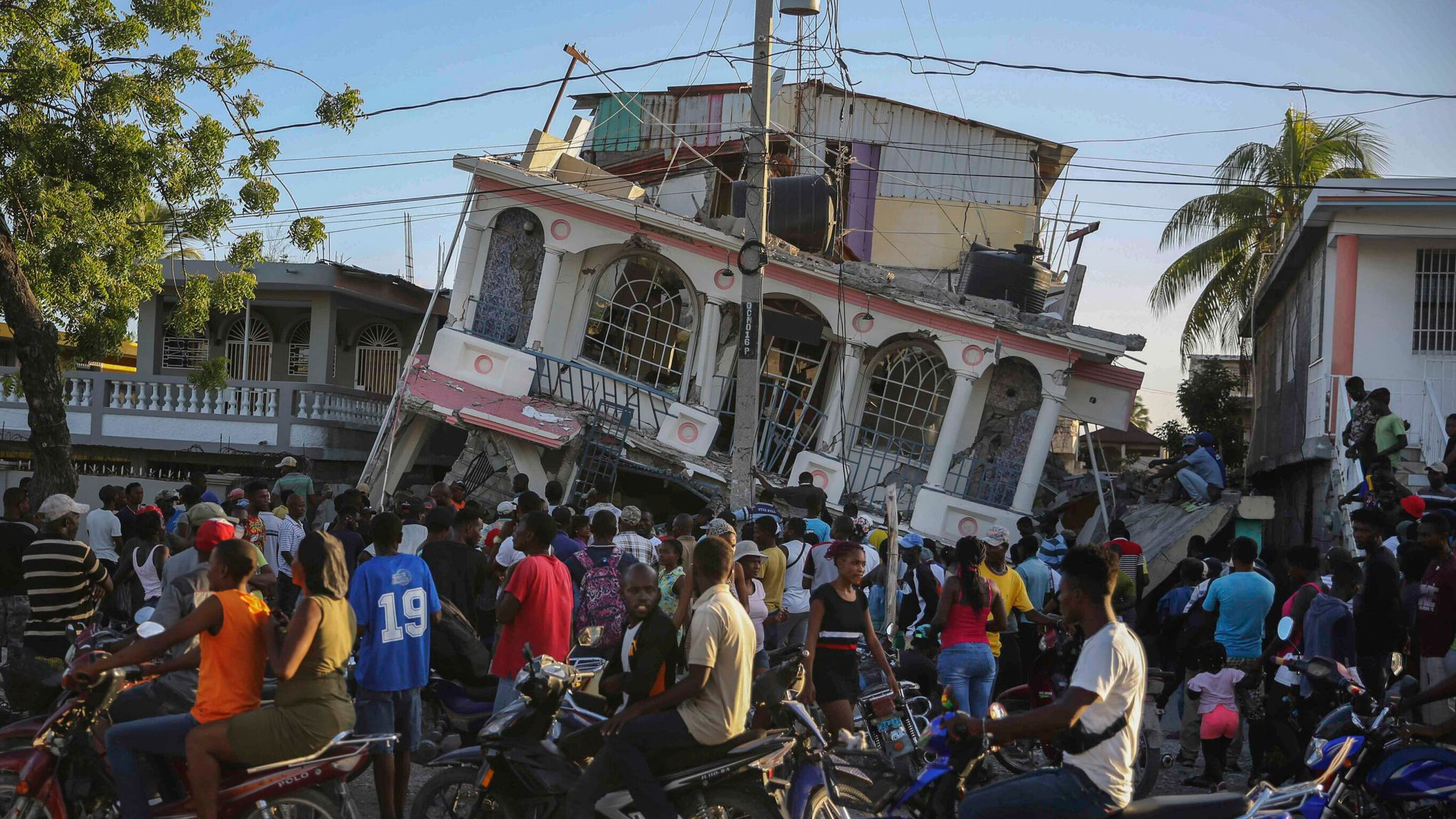 Haiti earthquake: Towns destroyed and hospitals overwhelmed, with ...