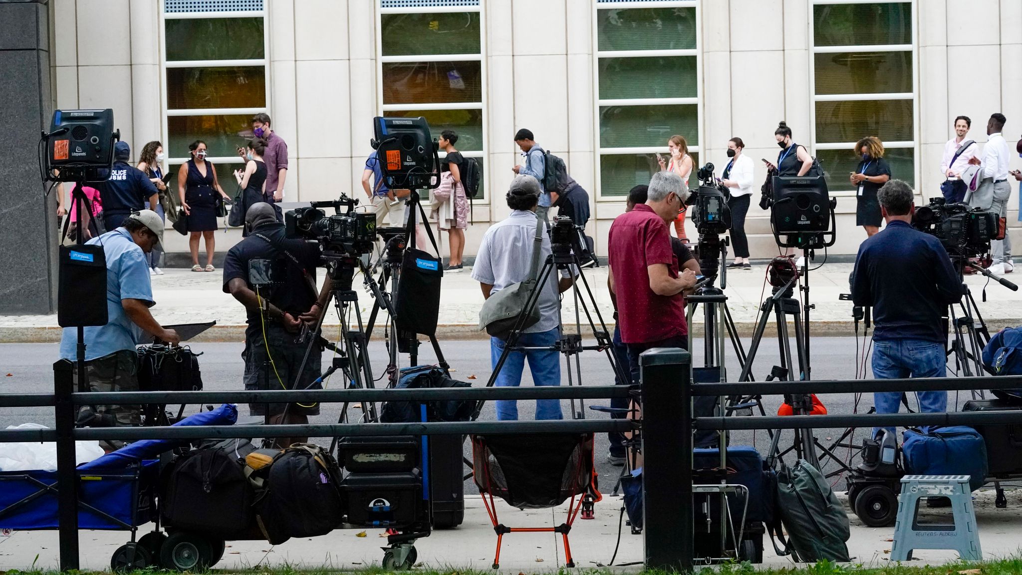 R Kelly trial in New York: First accuser tells court that singer ...