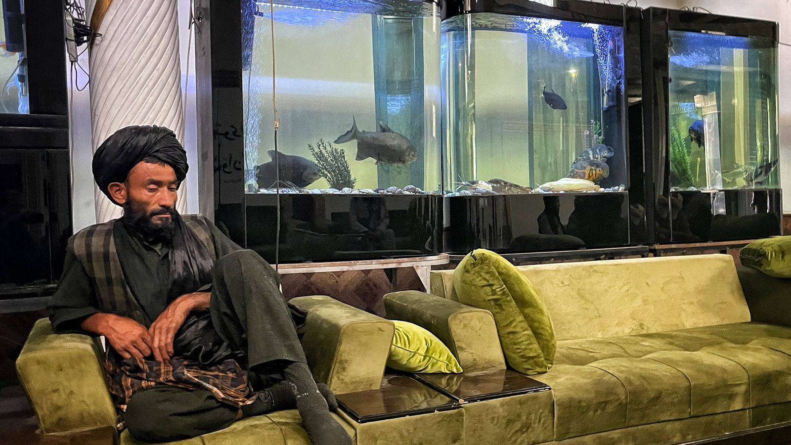 Afghanistan: 'Waiting for death' - Doctors work without pay and ...