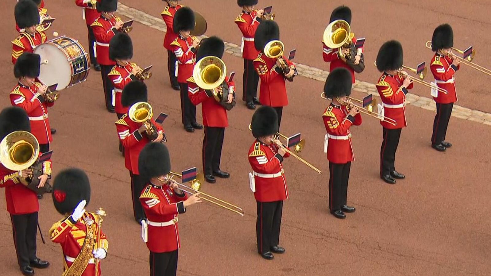 9/11 anniversary: Welsh Guards play US national anthem at Windsor ...