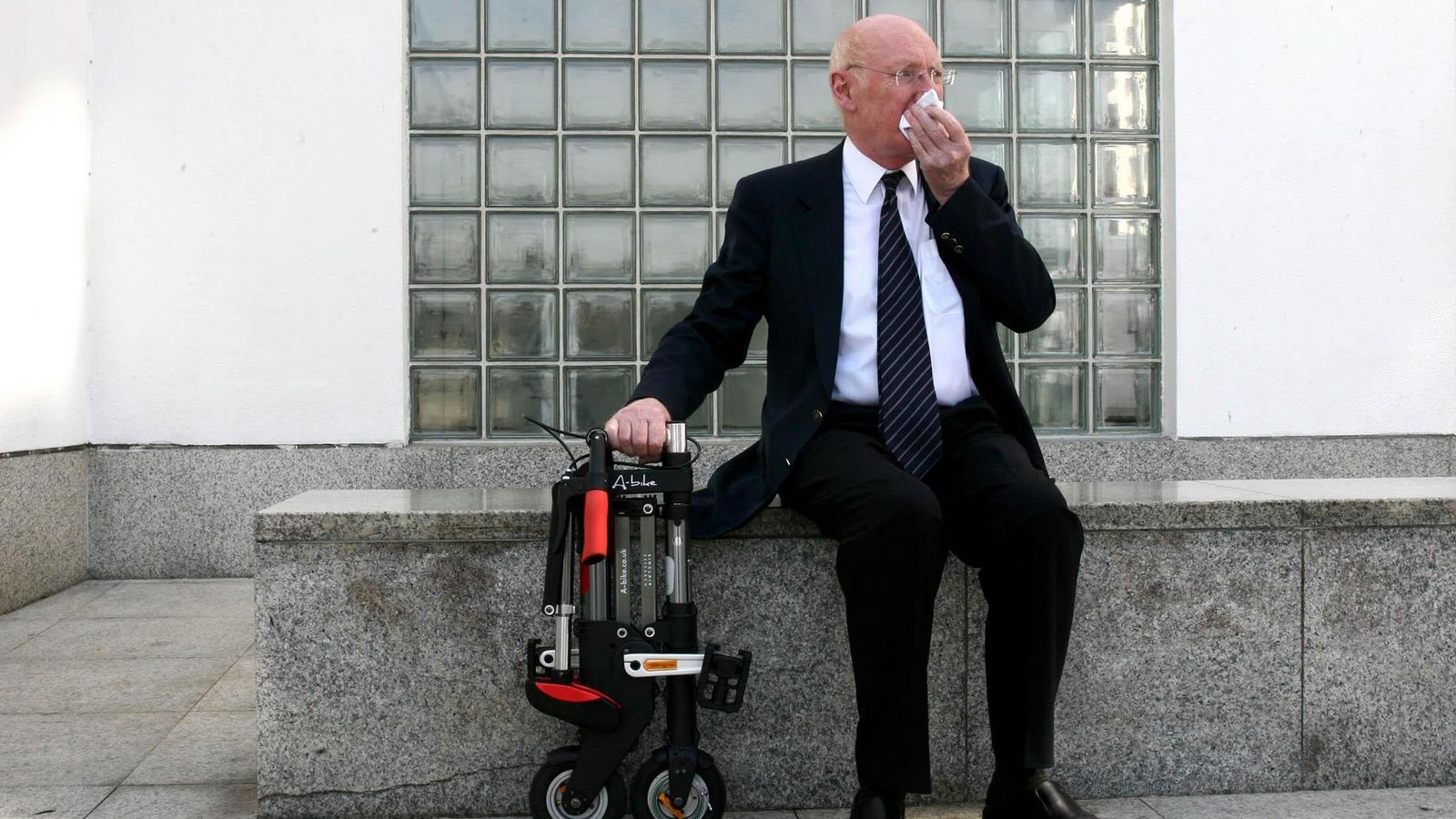 Sir Clive Sinclair: Home computing pioneer and pocket calculator ...