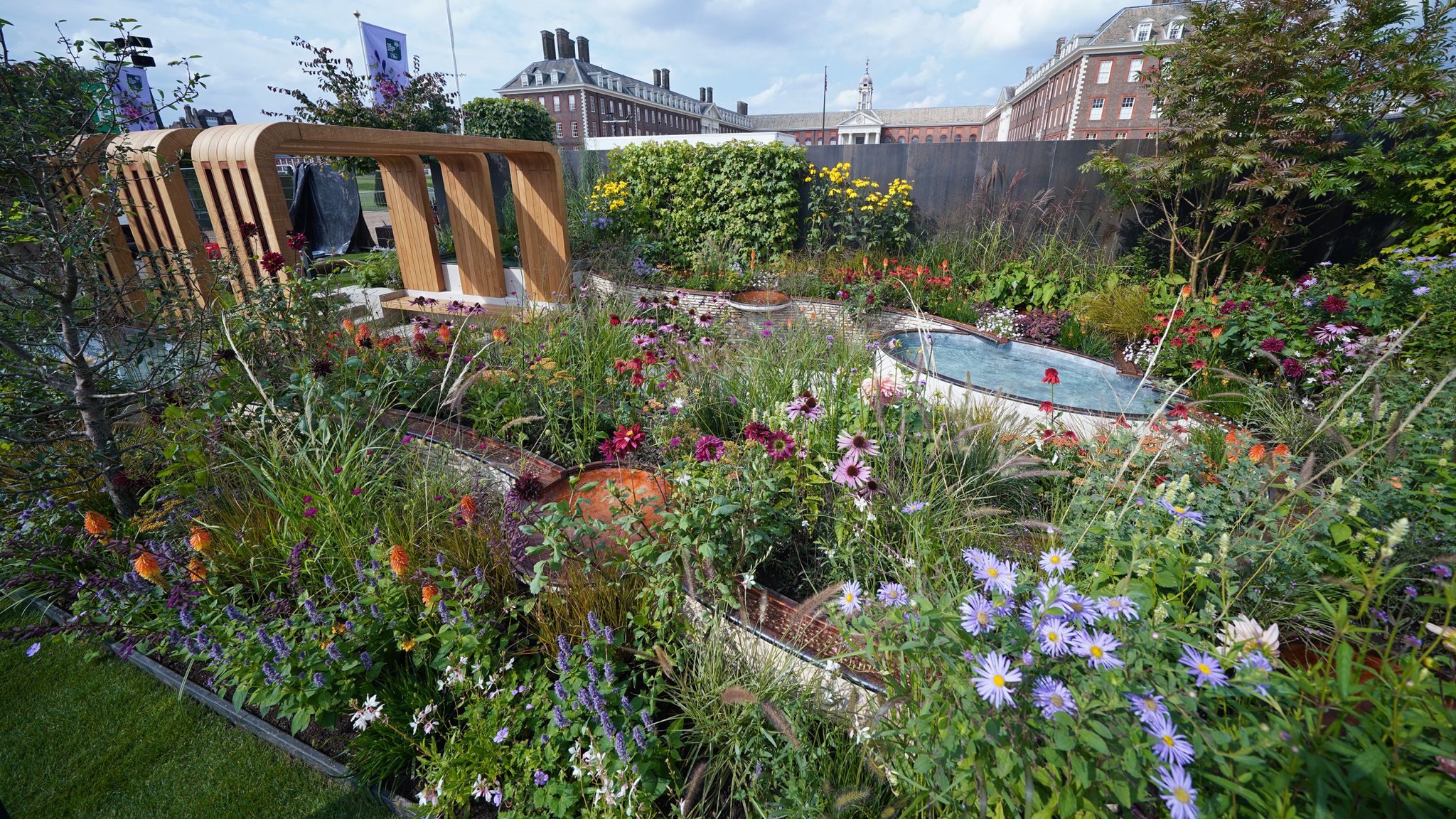 Chelsea Flower Show returns with debut autumn showcase | UK News | Sky News