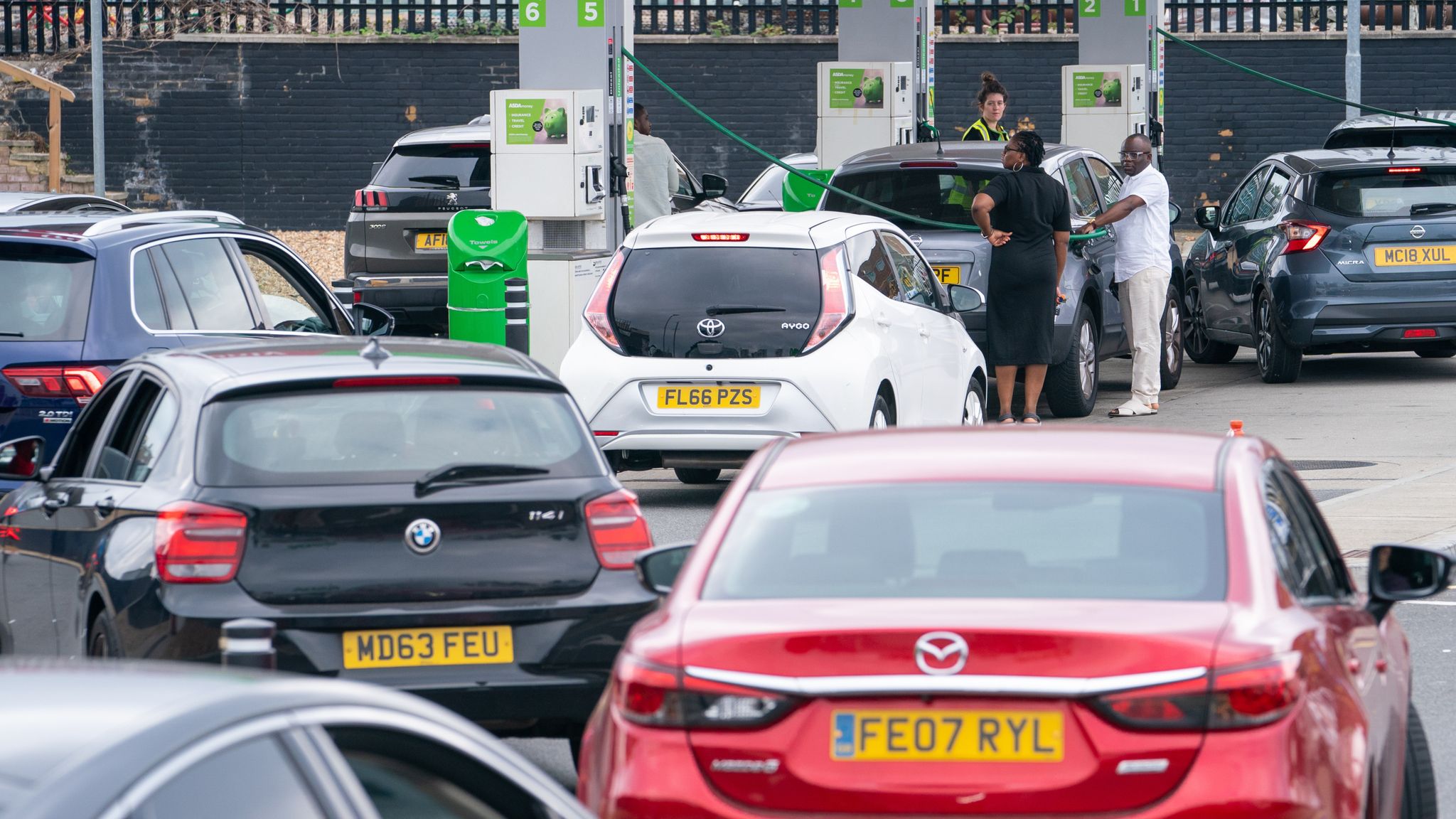 Fuel supply crisis: Grant Shapps blames haulage group for creating ...